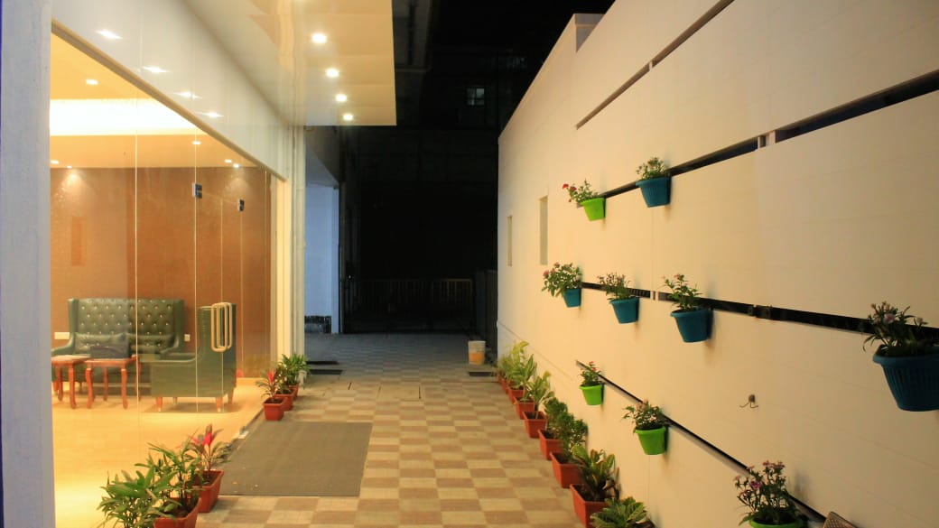 MAGNUS SQUARE - Business Hotel 𝗕𝗢𝗢𝗞 Pune Hotel