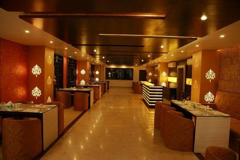 Papaya Tree, Indore INR 787 OFF ( ̶3̶5̶0̶0̶ ) Hotel Price, Address ...