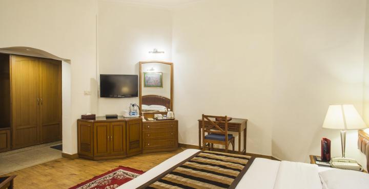 Timber Trail Resort, Parwanoo INR 1042 OFF ( ̶4̶8̶5̶0̶ ) Price, Address ...