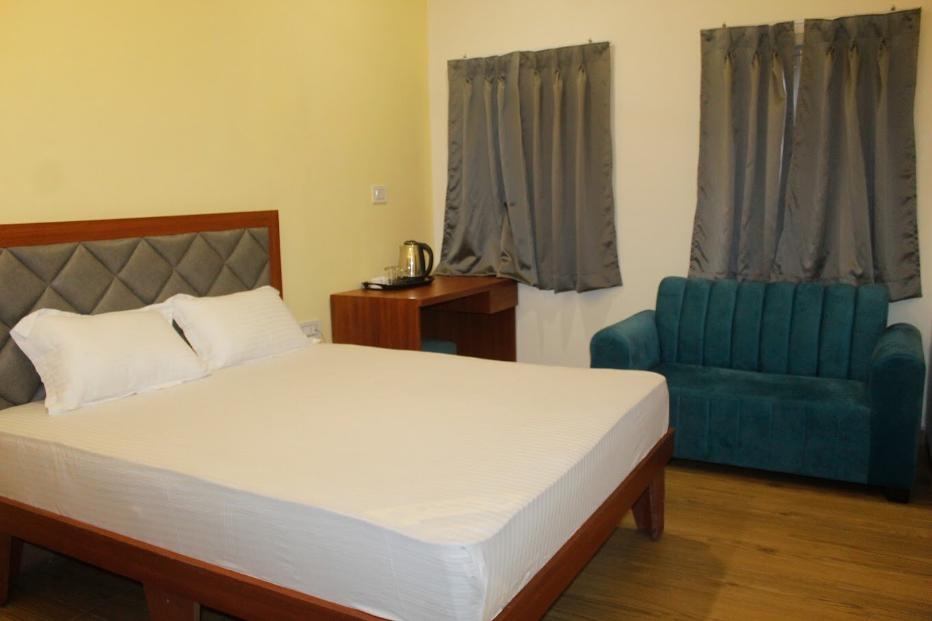 Hotel Four Square 𝗕𝗢𝗢𝗞 Ranchi Hotel 𝘄𝗶𝘁𝗵 𝗙𝗥𝗘𝗘 𝗖𝗮𝗻𝗰𝗲𝗹𝗹𝗮𝘁𝗶𝗼𝗻