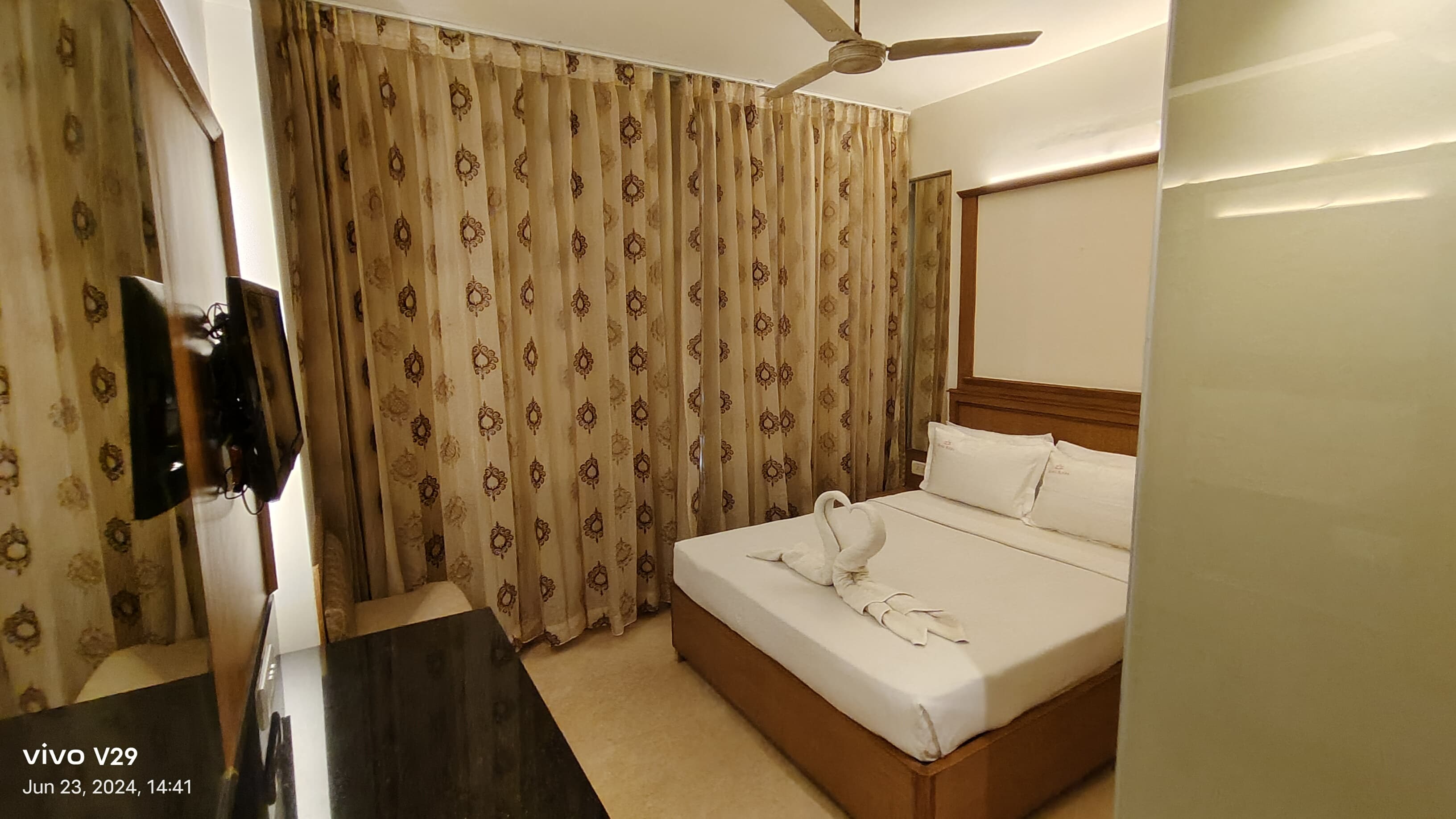 Hotel Roopa 100% Money Back 𝗕𝗢𝗢𝗞 Mysore Hotel 𝘄𝗶𝘁𝗵 𝗙𝗥𝗘𝗘 𝗖𝗮𝗻𝗰𝗲𝗹𝗹𝗮𝘁𝗶𝗼𝗻