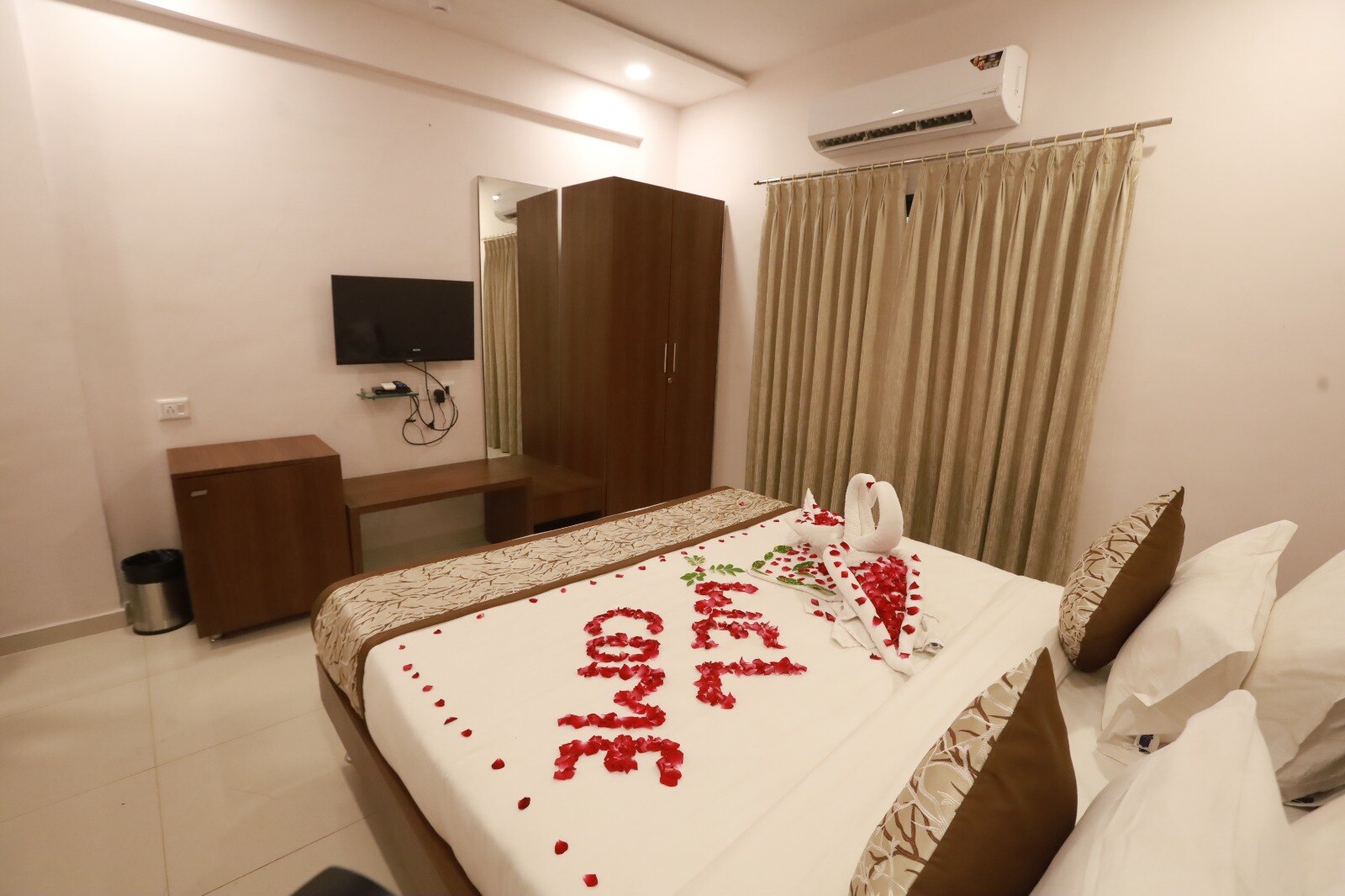 Chandan Van Club and Resort 𝗕𝗢𝗢𝗞 Navsari Hotel 𝘄𝗶𝘁𝗵 𝗙𝗥𝗘𝗘 𝗖𝗮𝗻𝗰𝗲𝗹𝗹𝗮𝘁𝗶𝗼𝗻