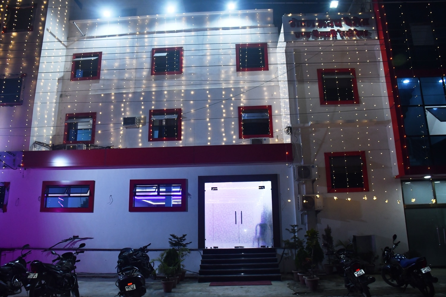 Awadh Palace 𝗕𝗢𝗢𝗞 Gorakhpur Hotel 𝘄𝗶𝘁𝗵 ₹𝟬 𝗣𝗔𝗬𝗠𝗘𝗡𝗧