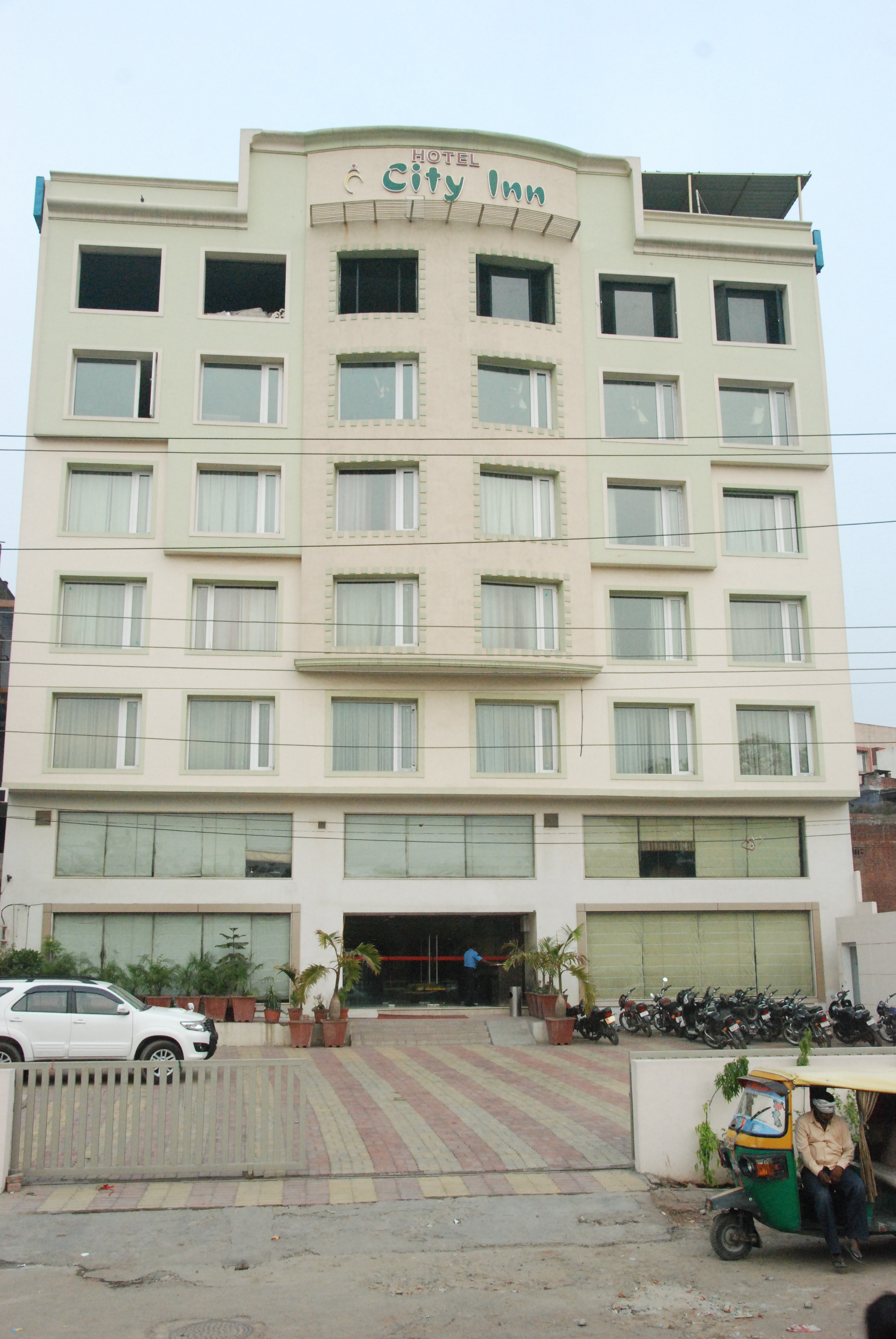 HHI Varanasi, Varanasi @ Best Offers on HHI Varanasi