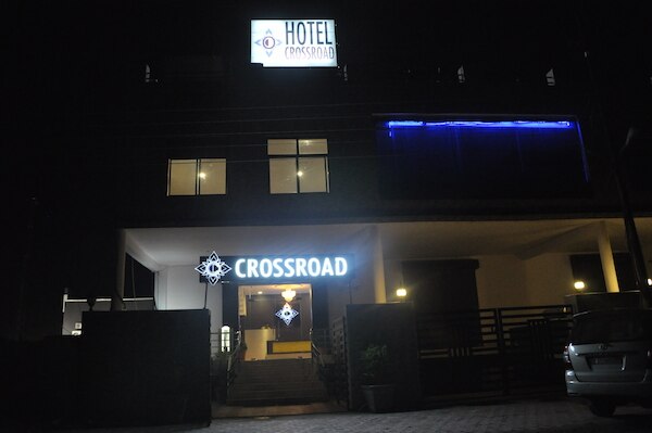 Hotel Crossroad Lucknow - 𝐏𝐡𝐨𝐭𝐨𝐬 & 𝐑𝐞𝐯𝐢𝐞𝐰𝐬