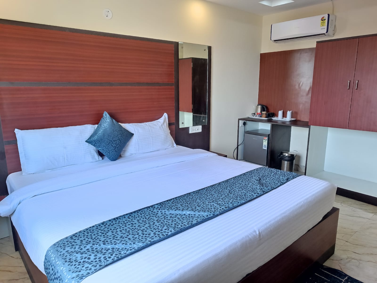 MOM HOTEL,200 meters from Golden Beach Hotel Puri - Reviews, Photos & Offer