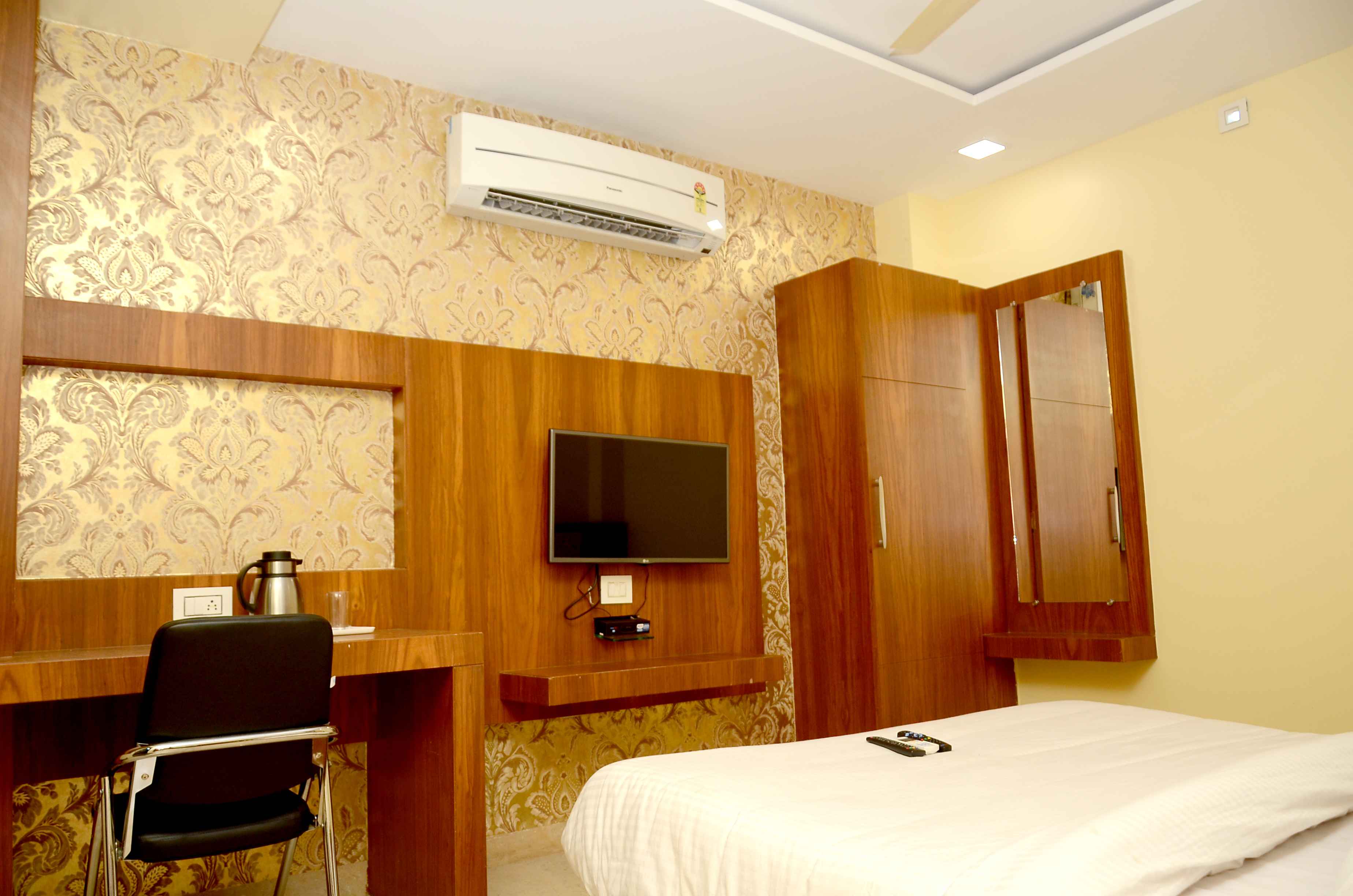 Hotel Shikhar Darshan 𝗕𝗢𝗢𝗞 Ujjain Hotel 𝘄𝗶𝘁𝗵 𝗙𝗥𝗘𝗘 𝗖𝗮𝗻𝗰𝗲𝗹𝗹𝗮𝘁𝗶𝗼𝗻