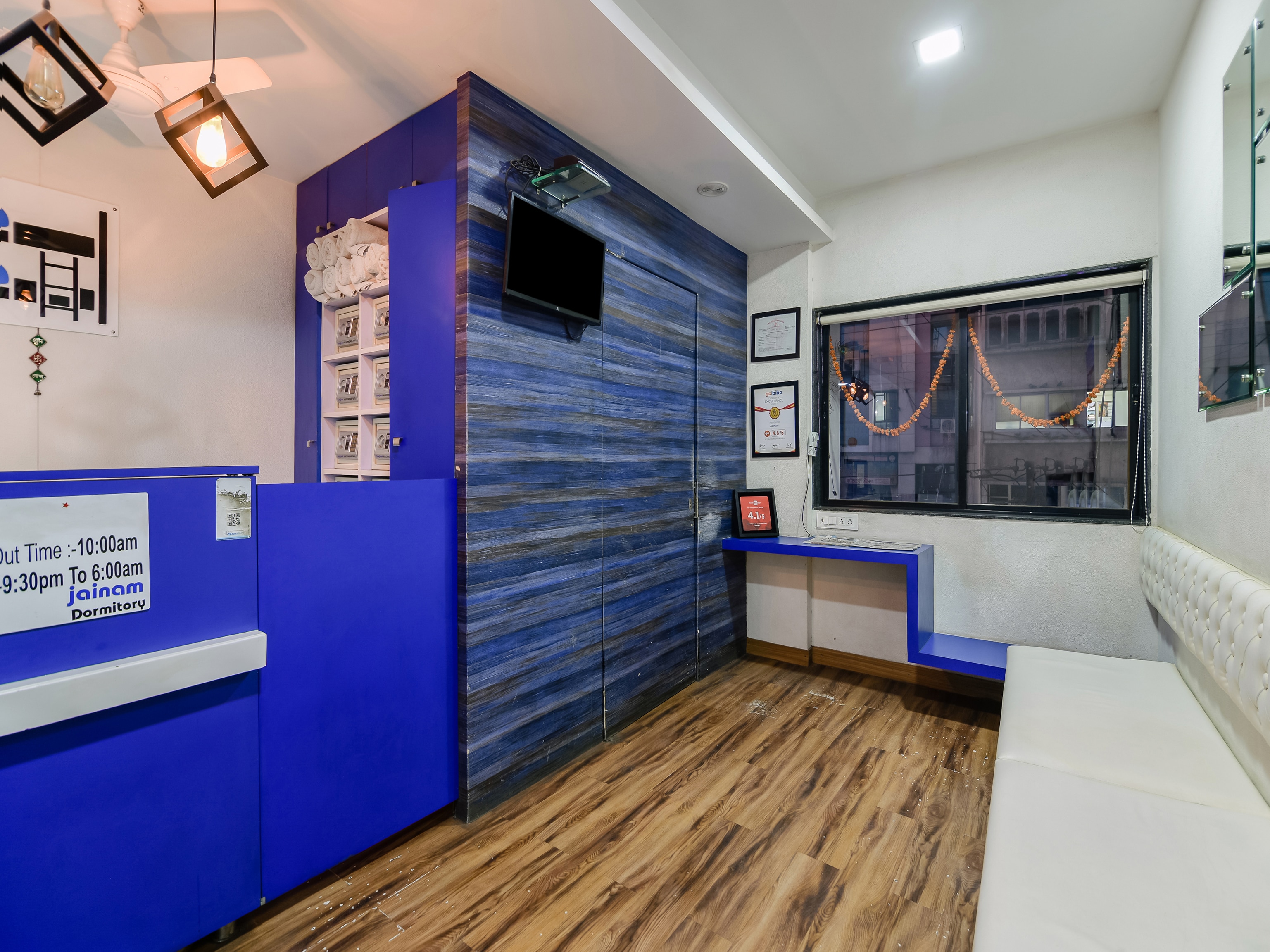 Jainam Dormitory | Bunks in an AC Dorm Best Rates on Indore Hotel Deals ...