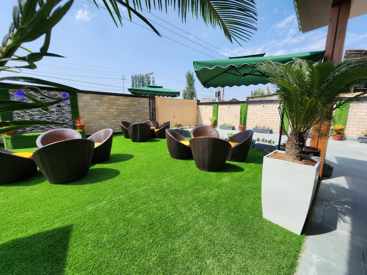 Karam Gold 𝗕𝗢𝗢𝗞 Srinagar Hotel 𝘄𝗶𝘁𝗵 ₹𝟬 𝗣𝗔𝗬𝗠𝗘𝗡𝗧