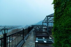 Karam Gold | Srinagar Hotel BOOK @ ₹1