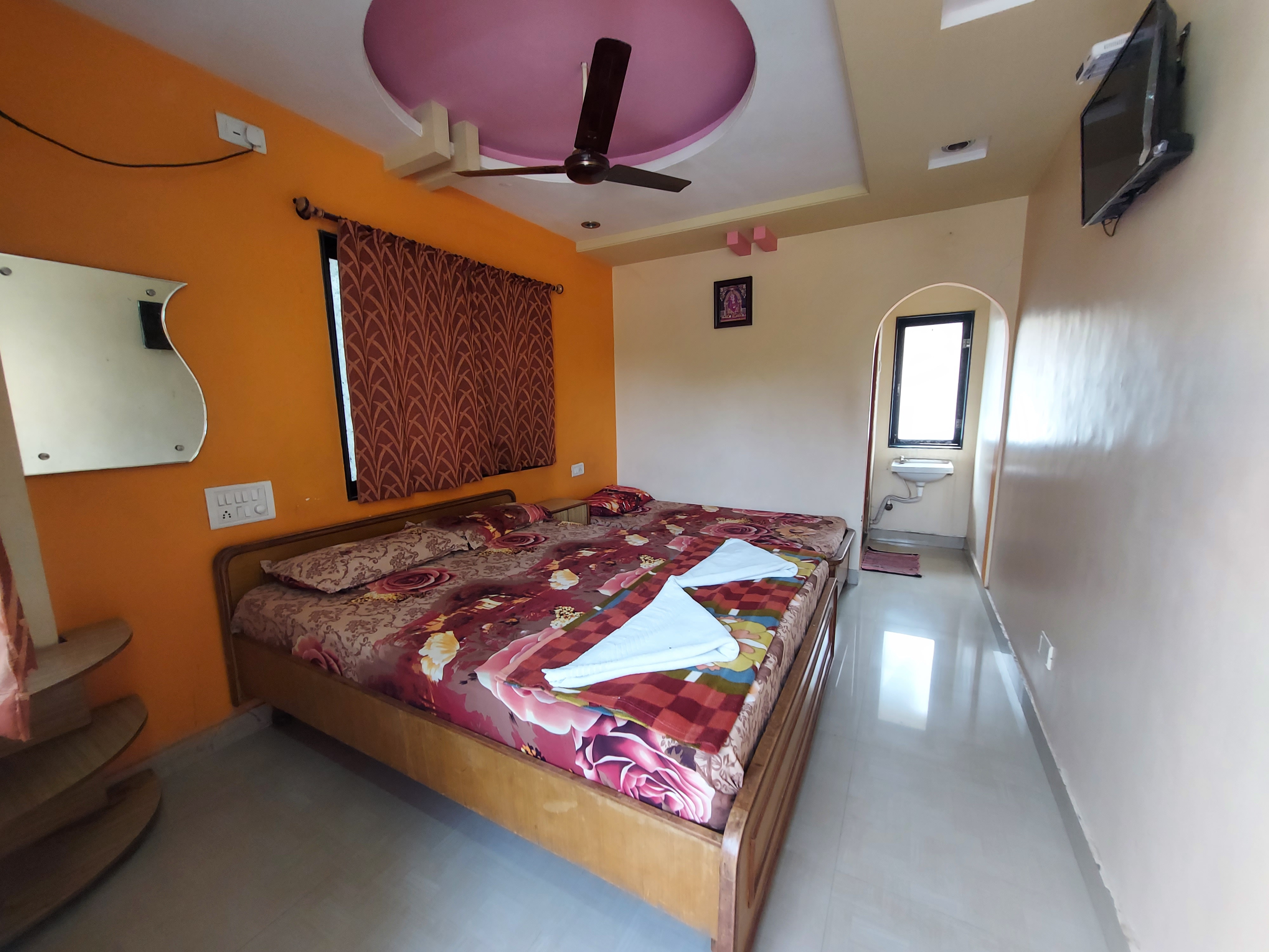SAI SUYASH RAJ RESIDENCY 𝗕𝗢𝗢𝗞 Shirdi Lodge 𝘄𝗶𝘁𝗵 𝗙𝗥𝗘𝗘 𝗖𝗮𝗻𝗰𝗲𝗹𝗹𝗮𝘁𝗶𝗼𝗻
