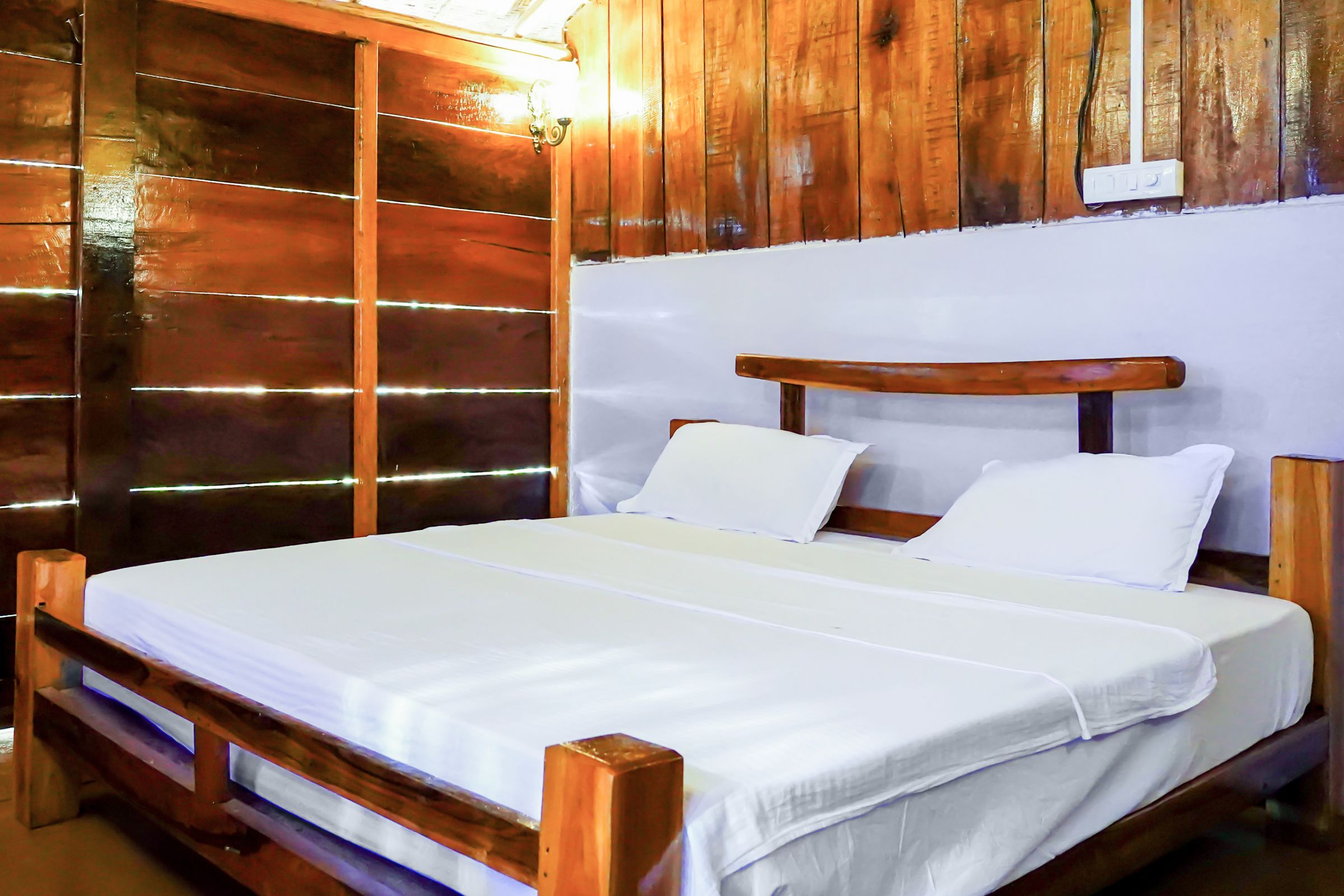 Blue Lagoon Resort | Room & Restaurant 헕헢헢헞 Goa Beach Hut