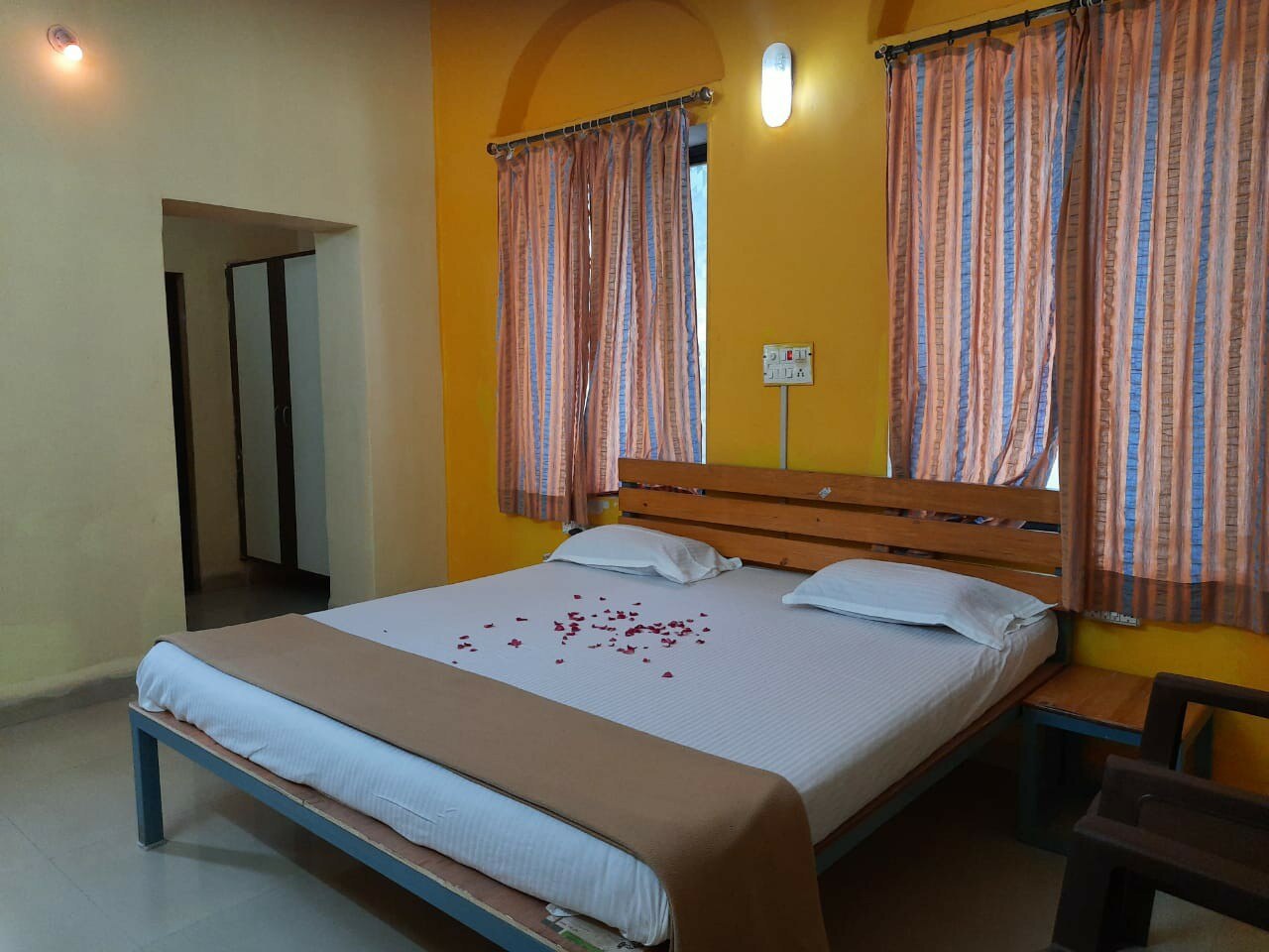 Anand Beach Resort, Bordi Best Rates on Dahanu Hotel Deals, Reviews ...