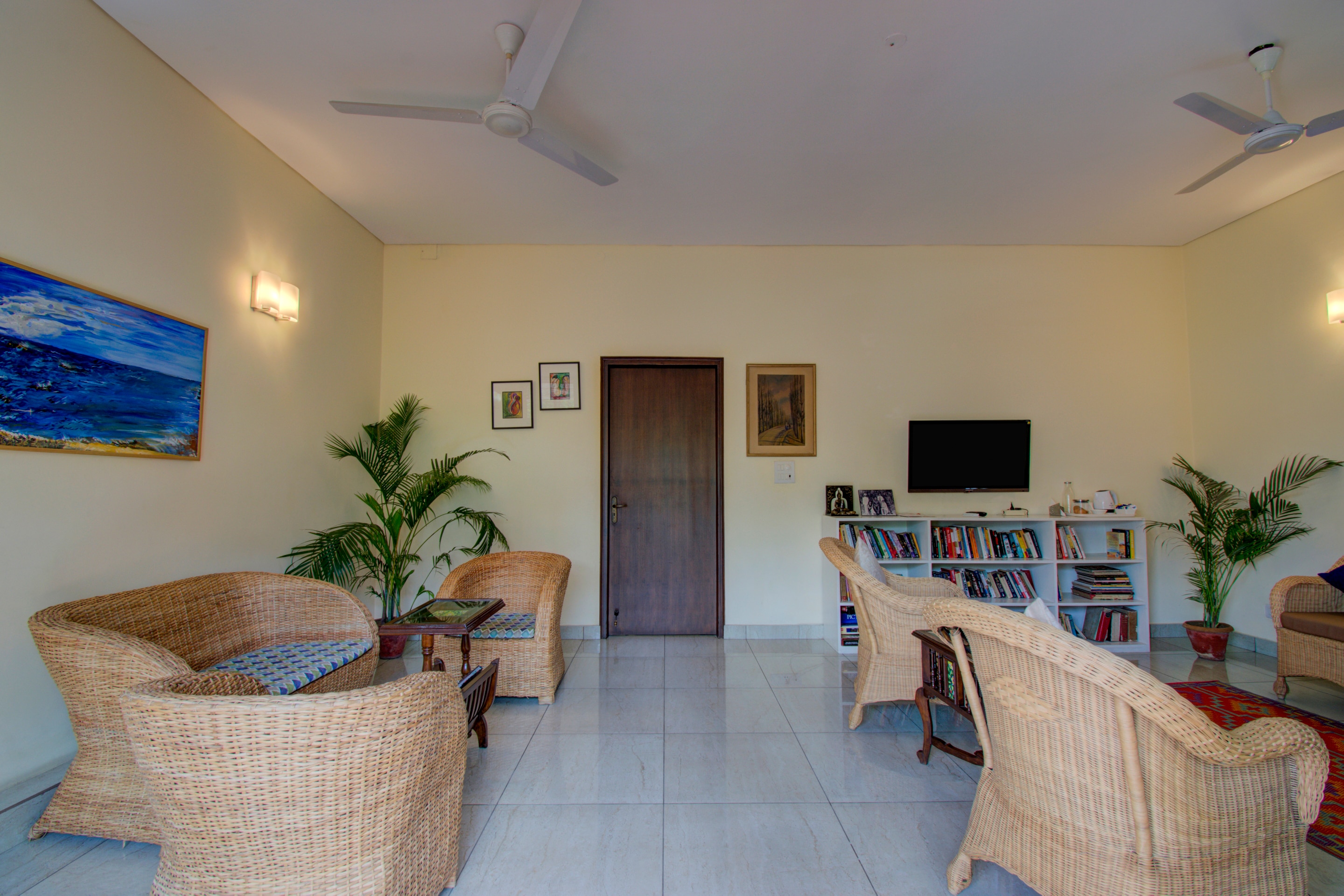 The Neem | Rooms in a Homestay 𝗕𝗢𝗢𝗞 Delhi Homestay 𝘄𝗶𝘁𝗵 𝗙𝗥𝗘𝗘 𝗖𝗮𝗻𝗰𝗲𝗹𝗹𝗮𝘁𝗶𝗼𝗻