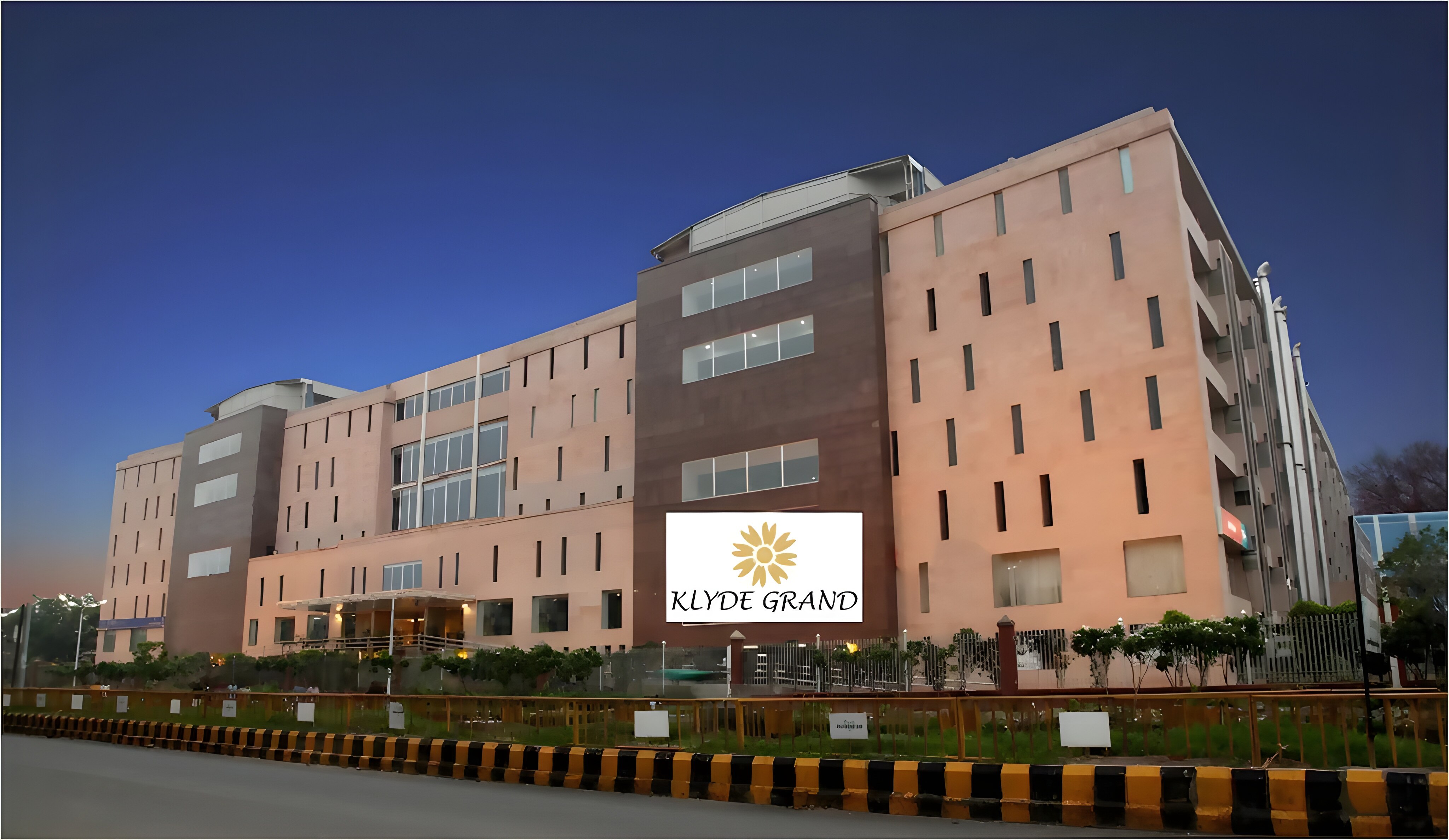 SK Klyde Grand 𝗕𝗢𝗢𝗞 Ghaziabad Hotel 𝘄𝗶𝘁𝗵 ₹𝟬 𝗣𝗔𝗬𝗠𝗘𝗡𝗧