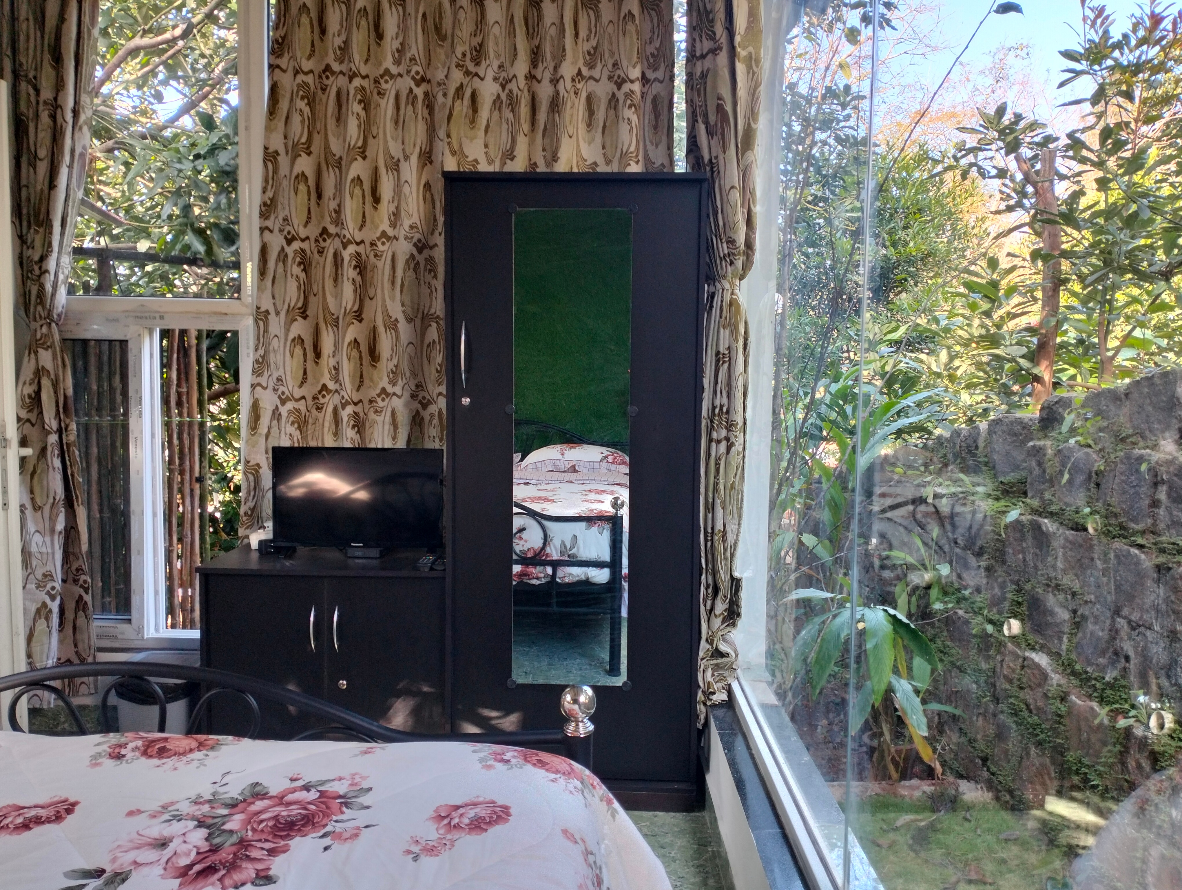 Jungle Cabin Madhuvan 𝗕𝗢𝗢𝗞 Yercaud Homestay 𝘄𝗶𝘁𝗵 𝗙𝗥𝗘𝗘 𝗖𝗮𝗻𝗰𝗲𝗹𝗹𝗮𝘁𝗶𝗼𝗻