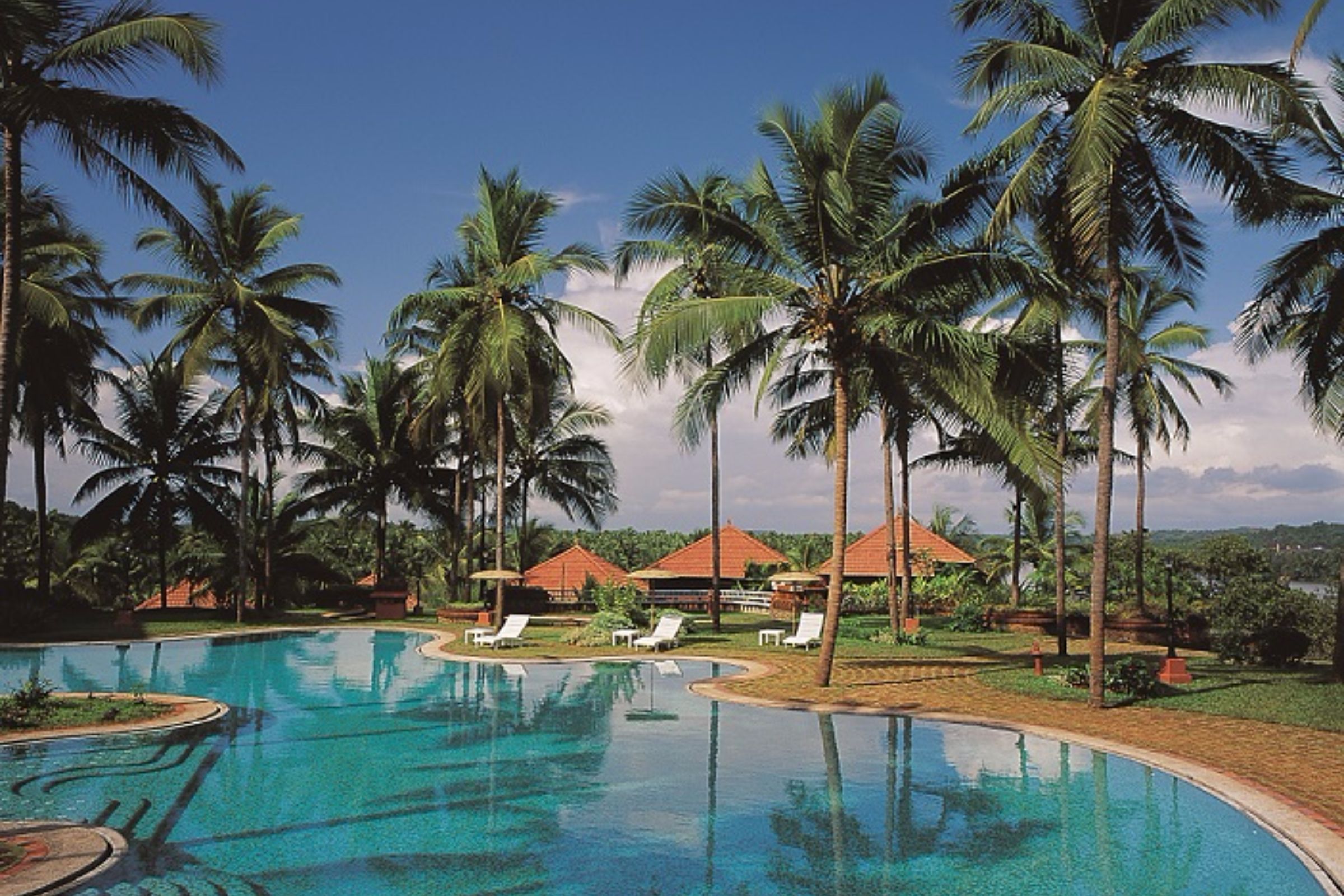 The Raviz Kadavu 𝗕𝗢𝗢𝗞 Calicut Resort 𝘄𝗶𝘁𝗵 𝗙𝗥𝗘𝗘 𝗖𝗮𝗻𝗰𝗲𝗹𝗹𝗮𝘁𝗶𝗼𝗻