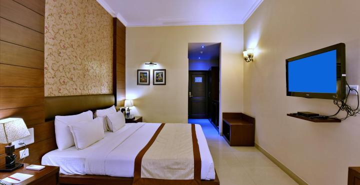 THE ROYAL RETREAT Ranchi INR 560 OFF ( ̶3̶8̶4̶0̶ ) Hotel Price, Address ...