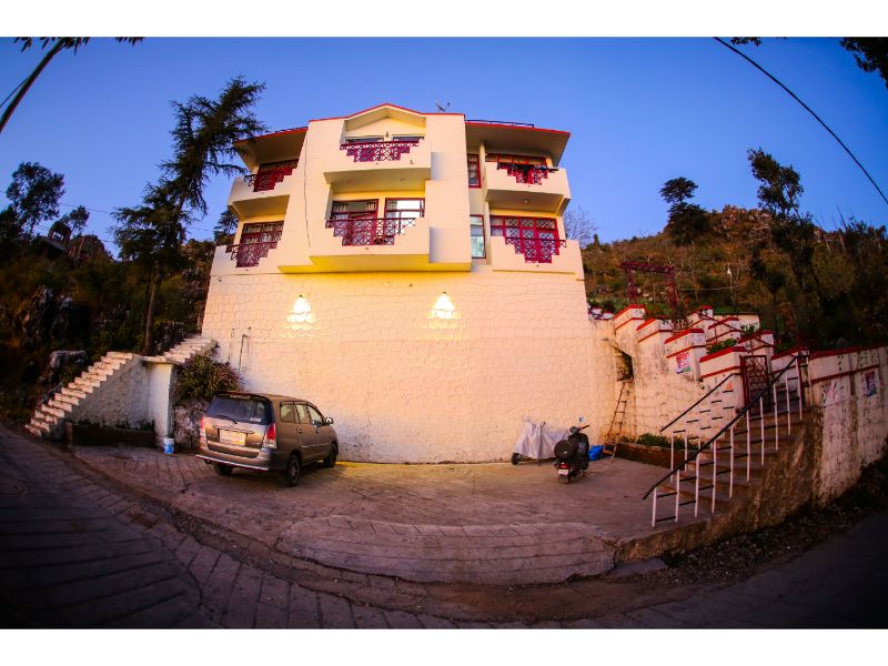 A House in the Hills, Mussoorie 𝗕𝗢𝗢𝗞 Mussoorie Apartment 𝘄𝗶𝘁𝗵 ₹𝟬 𝗣𝗔𝗬𝗠𝗘𝗡𝗧