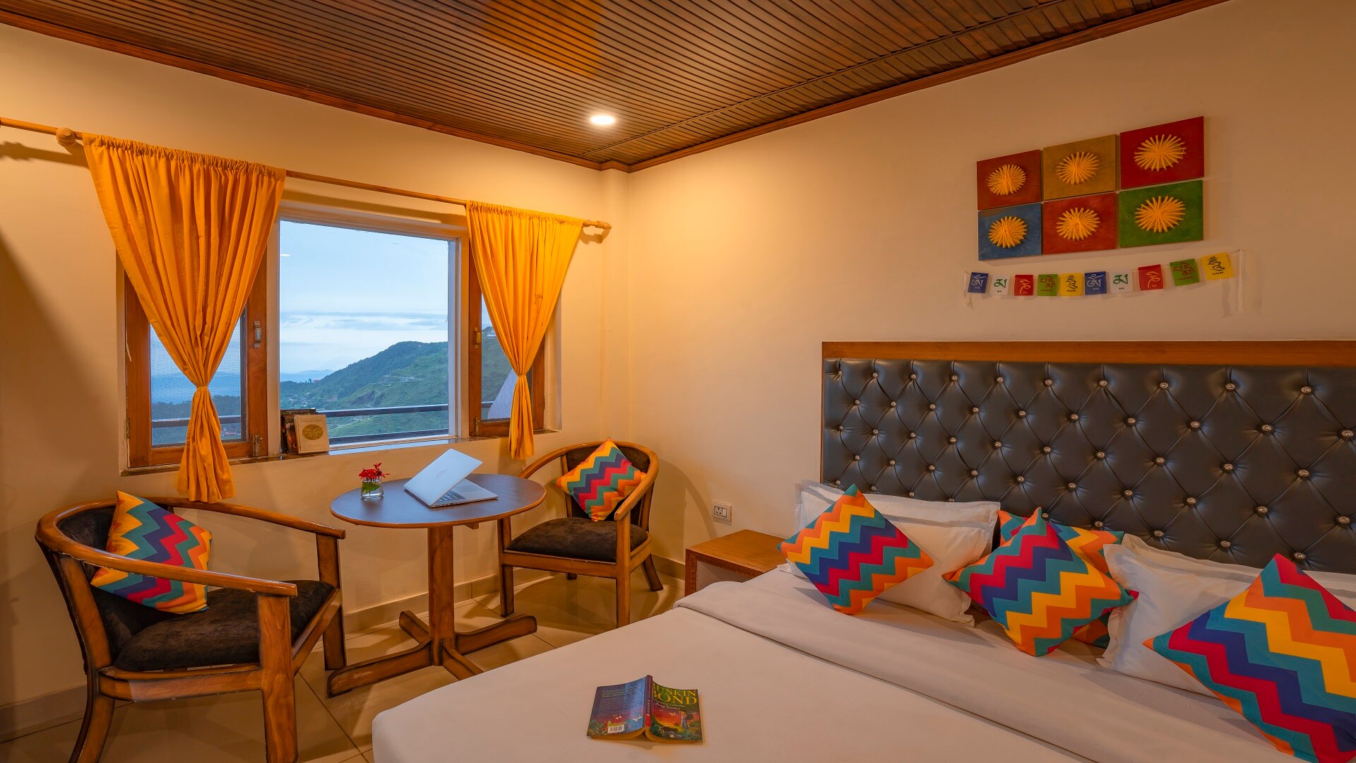 goSTOPS Mussoorie Library Road Best Rates on Mussoorie Hotel Deals ...