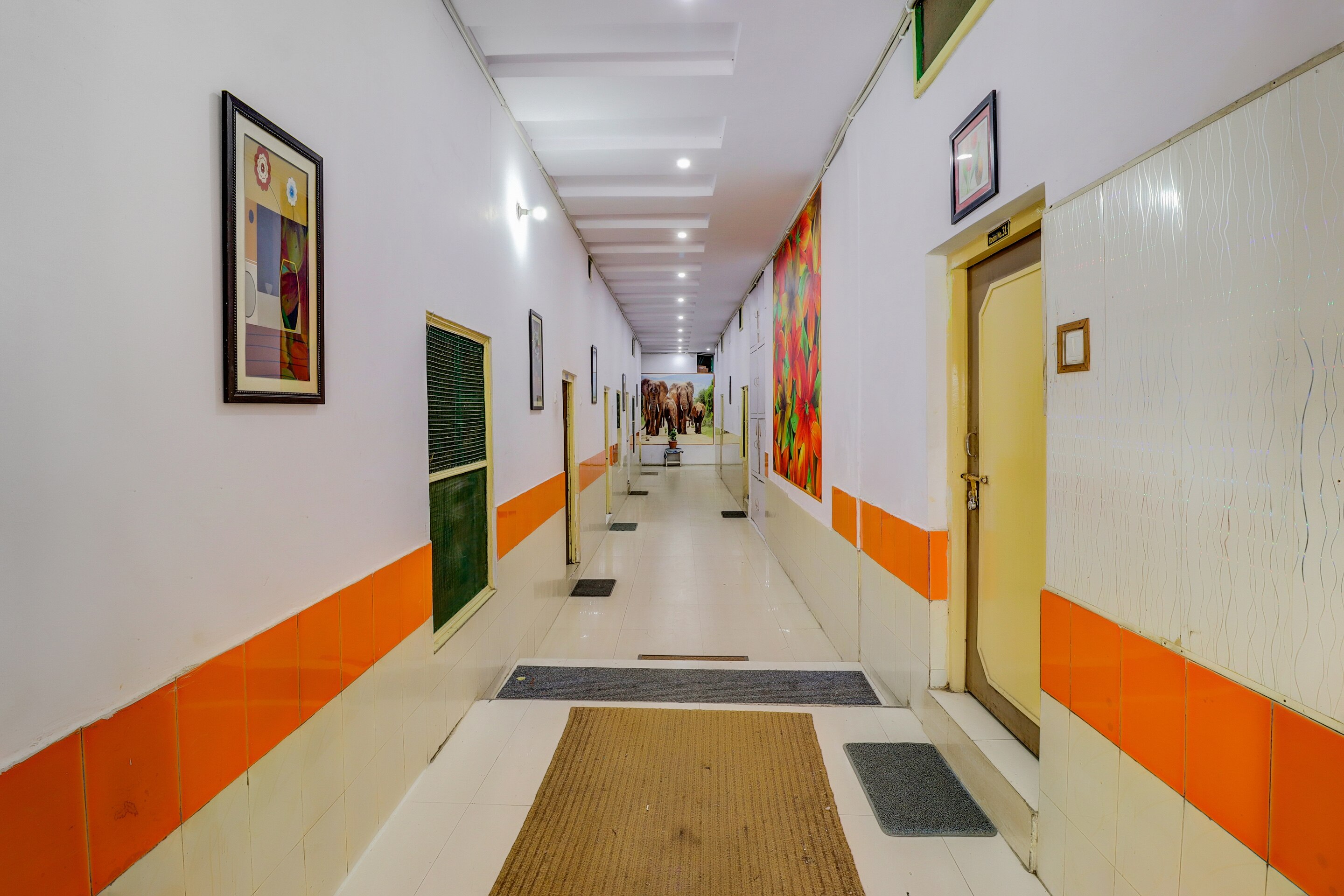 Hotel Roopam Dudhwa 𝗕𝗢𝗢𝗞 Palia Kalan Hotel