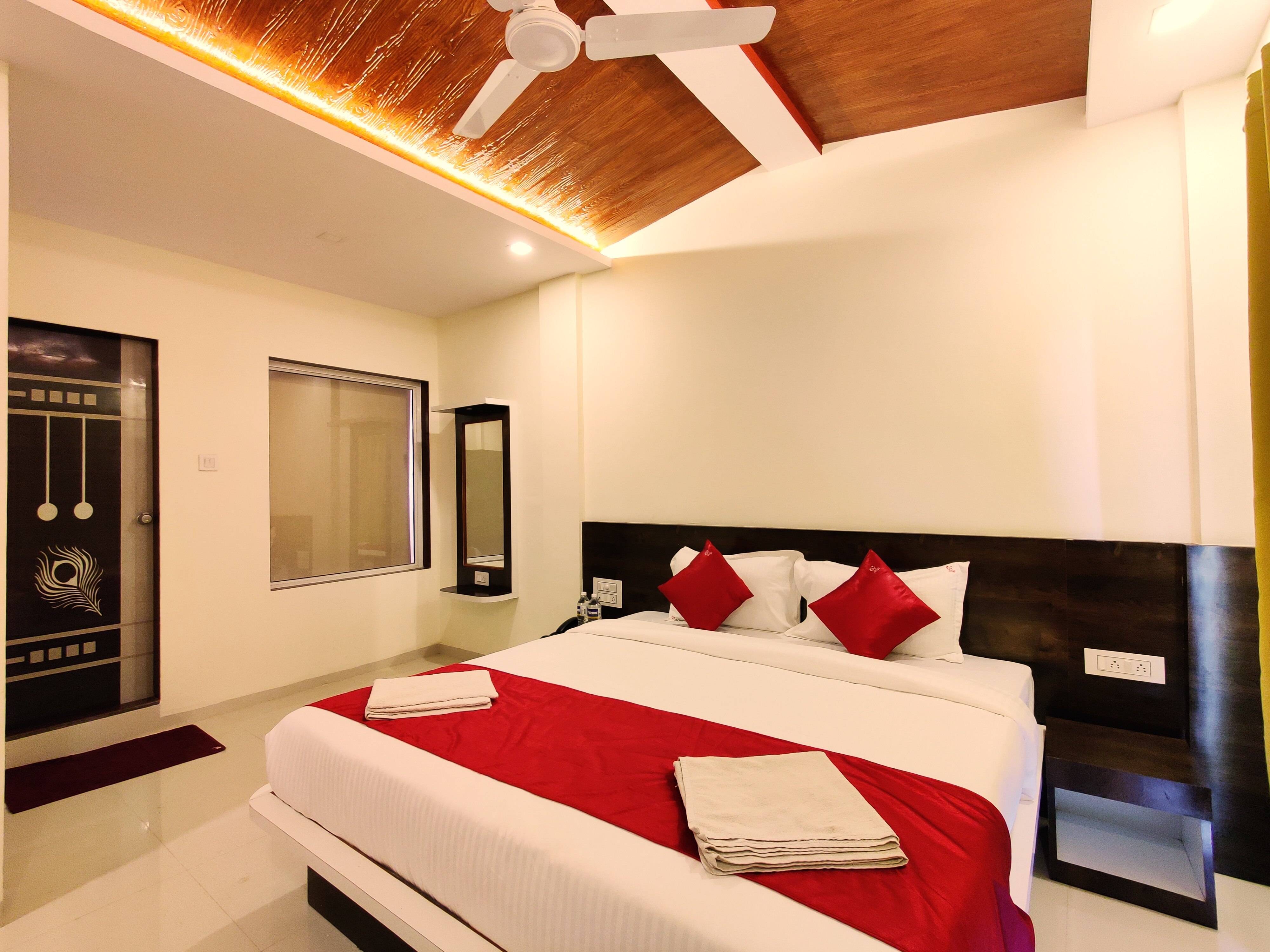 Hotel Nisarg 𝗕𝗢𝗢𝗞 Mahabaleshwar Hotel 𝘄𝗶𝘁𝗵 ₹𝟬 𝗣𝗔𝗬𝗠𝗘𝗡𝗧