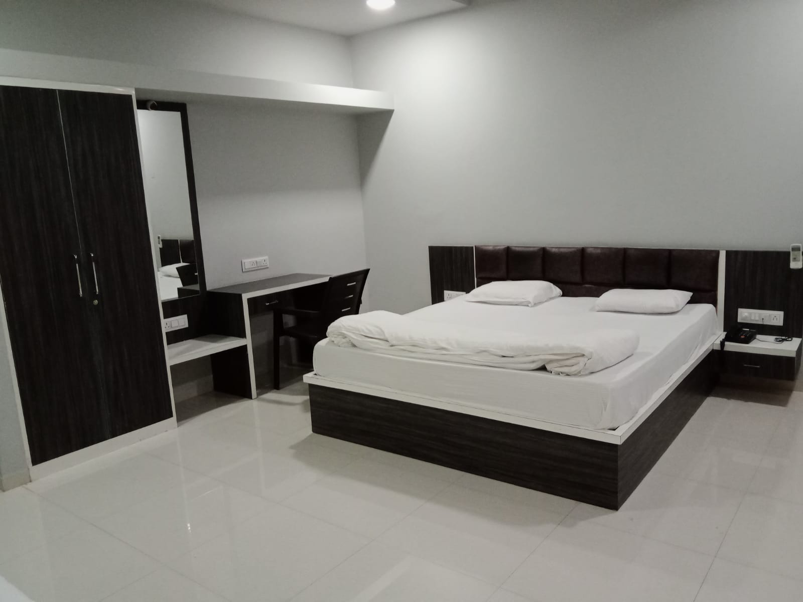 Hotel & Resort Shrestha Paradise 𝗕𝗢𝗢𝗞 Neemach Resort 𝘄𝗶𝘁𝗵 𝗙𝗥𝗘𝗘 𝗖𝗮𝗻𝗰𝗲𝗹𝗹𝗮𝘁𝗶𝗼𝗻