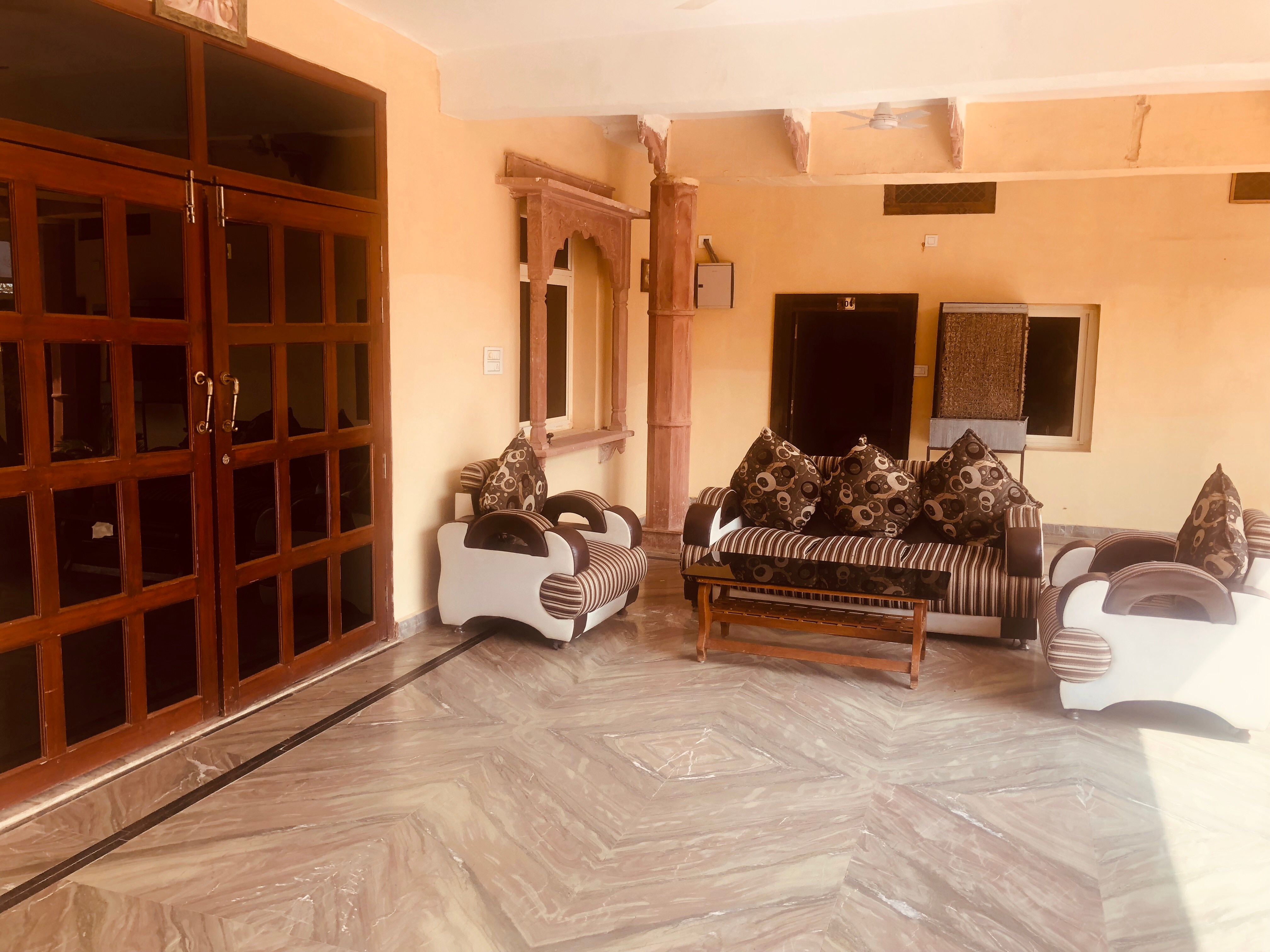 Hotel Monarch Rama Palace 𝗕𝗢𝗢𝗞 Orchha Hotel 𝘄𝗶𝘁𝗵 ₹𝟬 𝗣𝗔𝗬𝗠𝗘𝗡𝗧