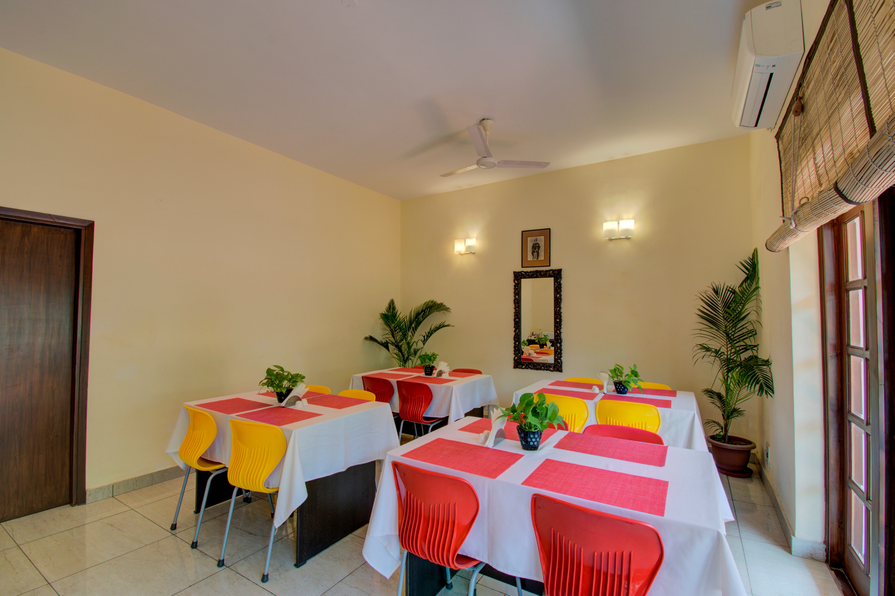 The Neem | Rooms in a Homestay 𝗕𝗢𝗢𝗞 Delhi Homestay 𝘄𝗶𝘁𝗵 𝗙𝗥𝗘𝗘 𝗖𝗮𝗻𝗰𝗲𝗹𝗹𝗮𝘁𝗶𝗼𝗻
