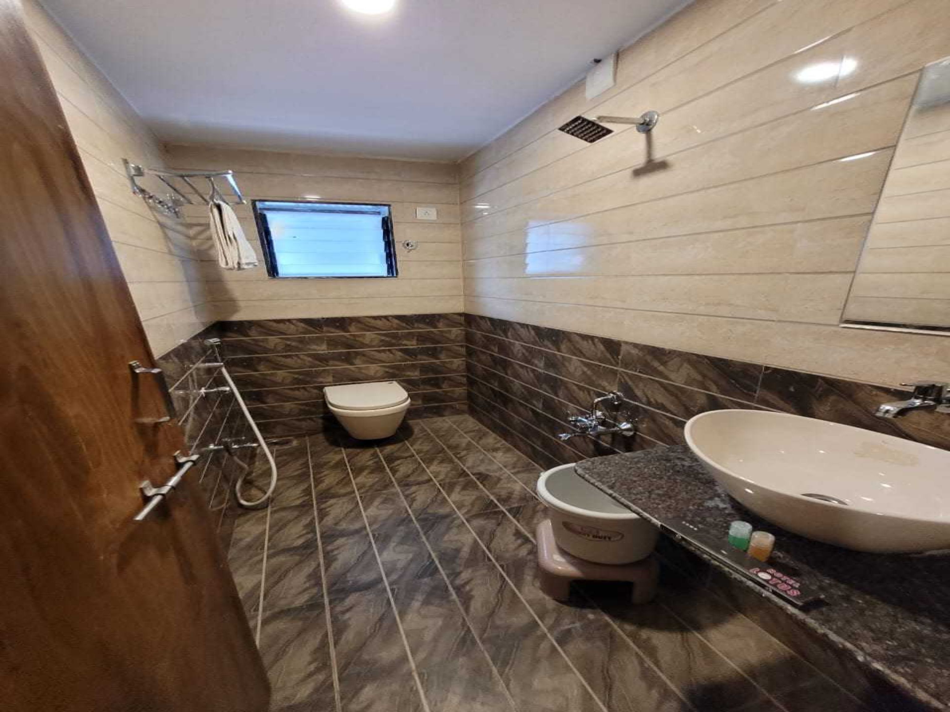 Collection O KANHA INN Hotel Halol - Reviews, Photos & Offer