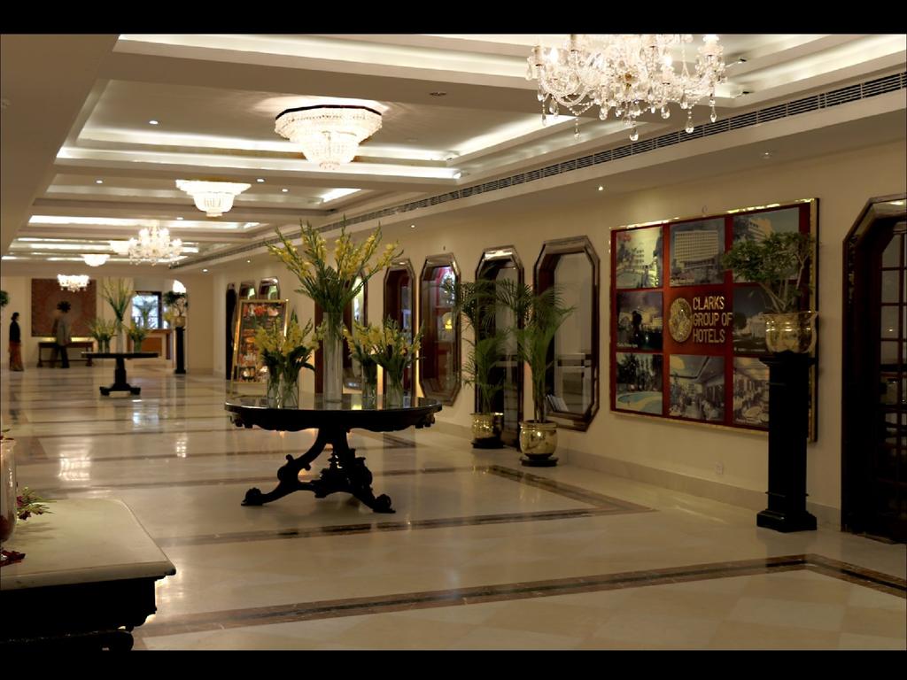 Clarks Varanasi Varanasi INR 186 OFF ( ̶3̶1̶0̶0̶ ) Hotel Price, Address ...
