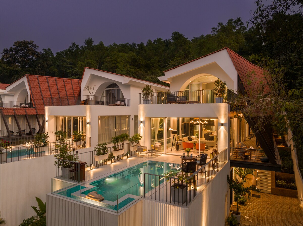 Lux 4BHK Villa w/ Infinity Pool | Breakfast | Lift by Savera Stays 𝗕𝗢𝗢𝗞 ...