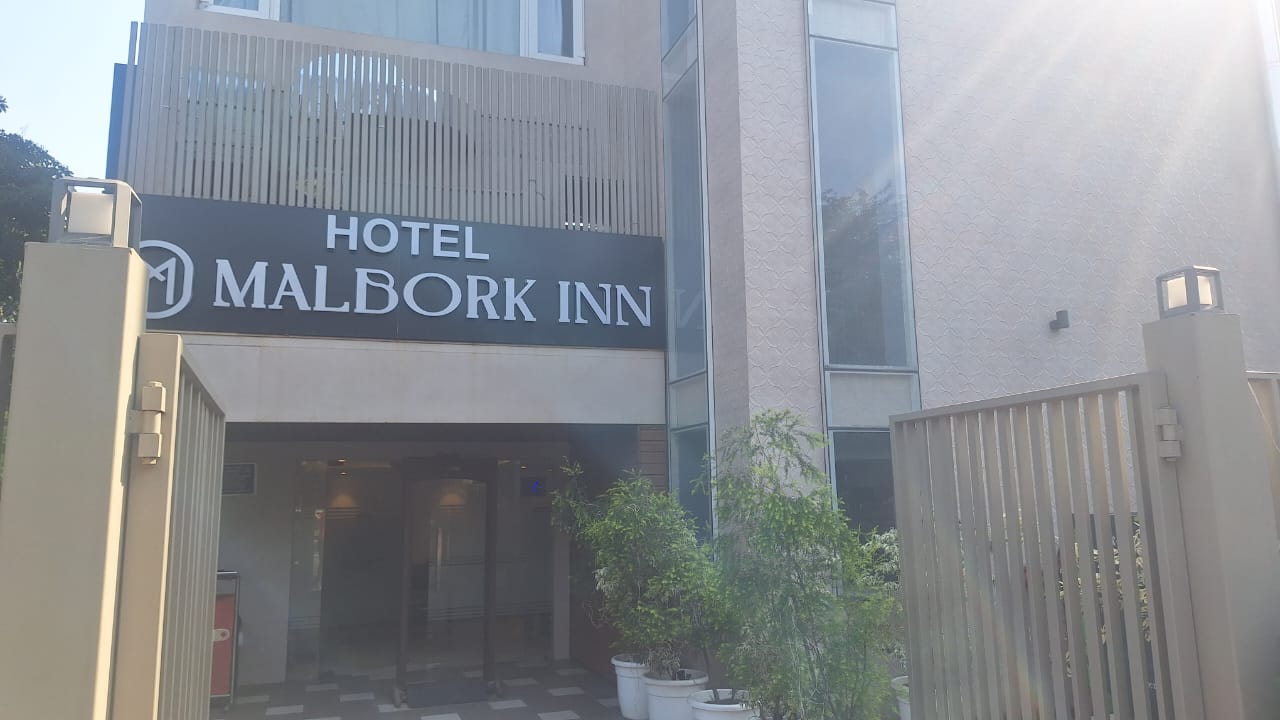 Hotel Malbork Inn @ Janakpuri 100% Money Back 𝗕𝗢𝗢𝗞 Delhi Hotel 𝘄𝗶𝘁𝗵 ...