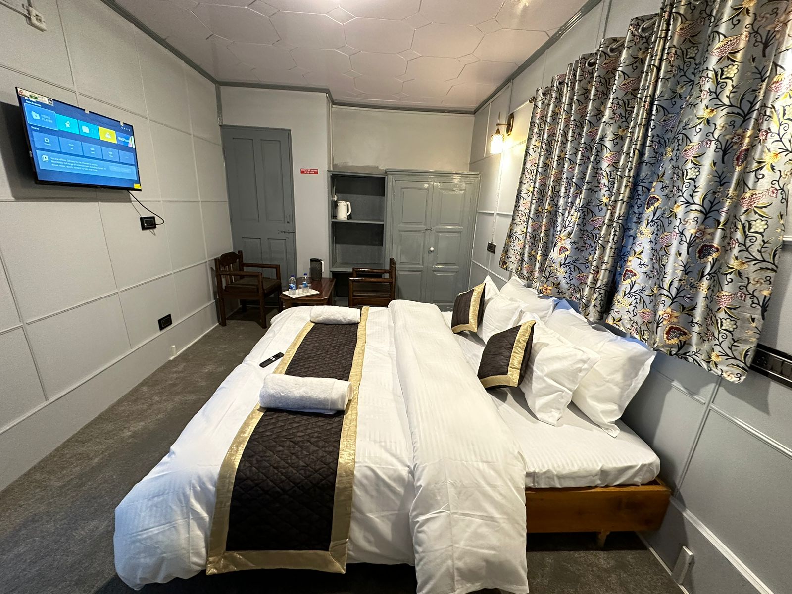 Waterfront Pine Pahalgam 𝗕𝗢𝗢𝗞 Pahalgam Lodge 𝘄𝗶𝘁𝗵 ₹𝟬 𝗣𝗔𝗬𝗠𝗘𝗡𝗧