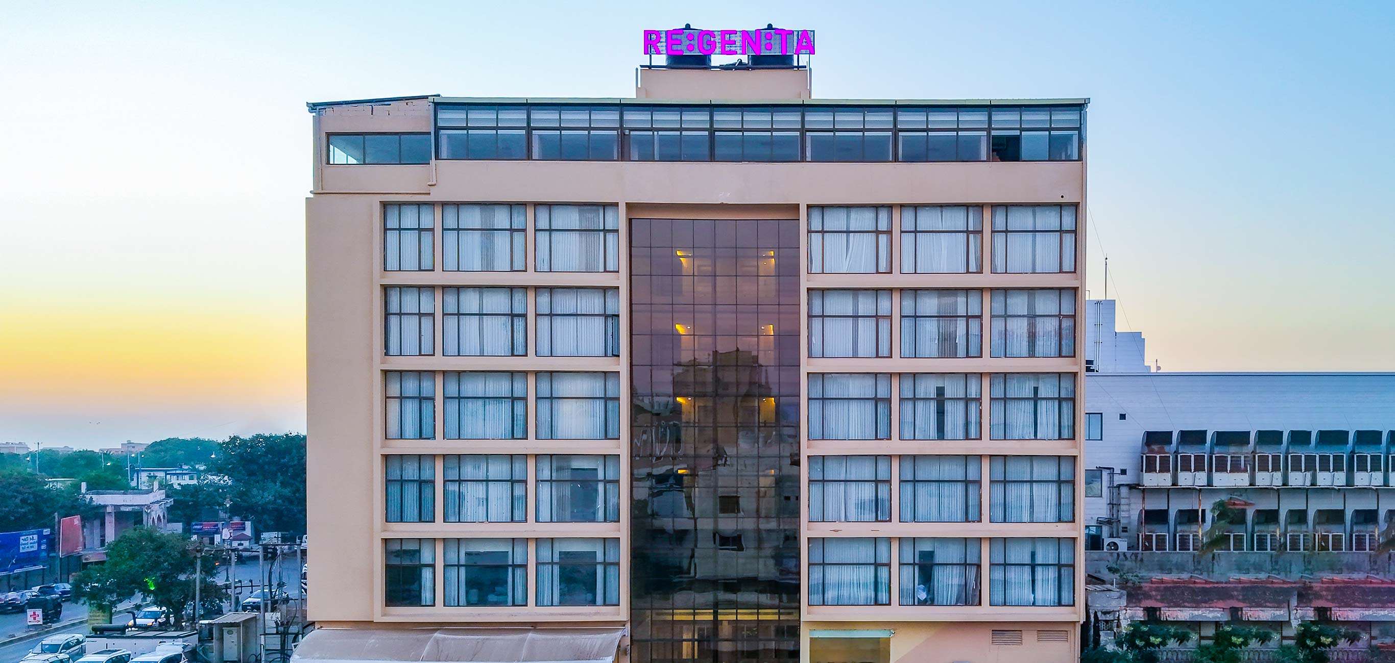 MakeMyTrip.com: Save upto 60% on Hotel Booking 4,442,00+ Hotels Worldwide