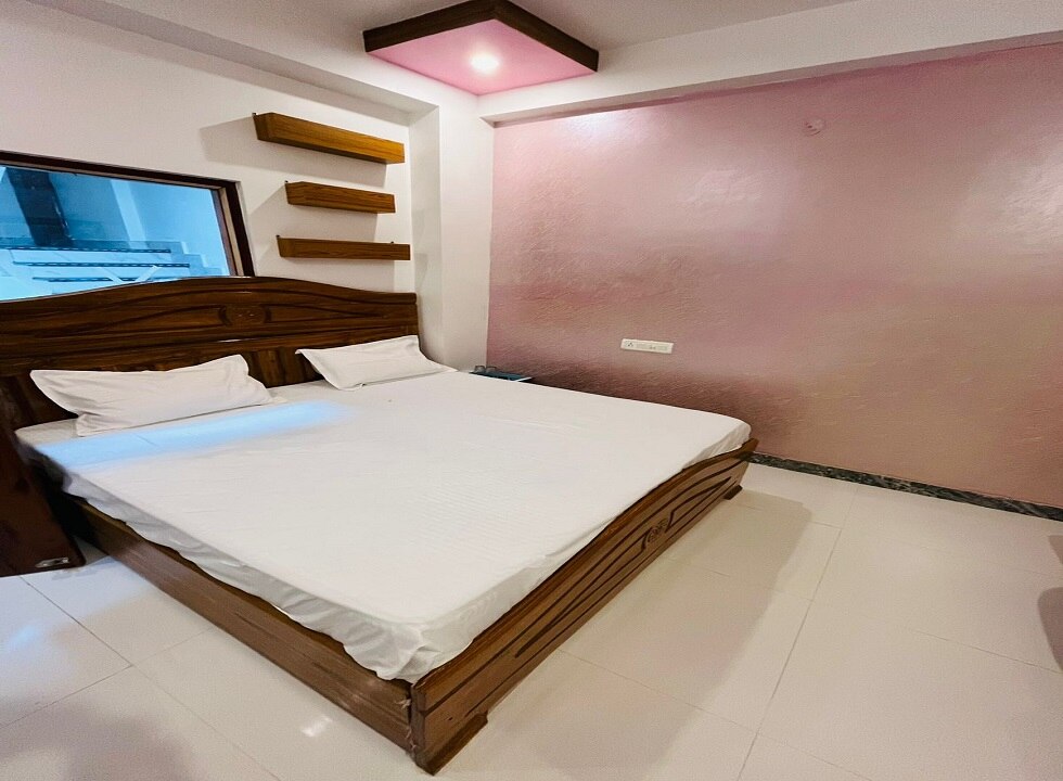 Awadh Hotel 𝗕𝗢𝗢𝗞 Ayodhya Hotel 𝘄𝗶𝘁𝗵 𝗙𝗥𝗘𝗘 𝗖𝗮𝗻𝗰𝗲𝗹𝗹𝗮𝘁𝗶𝗼𝗻