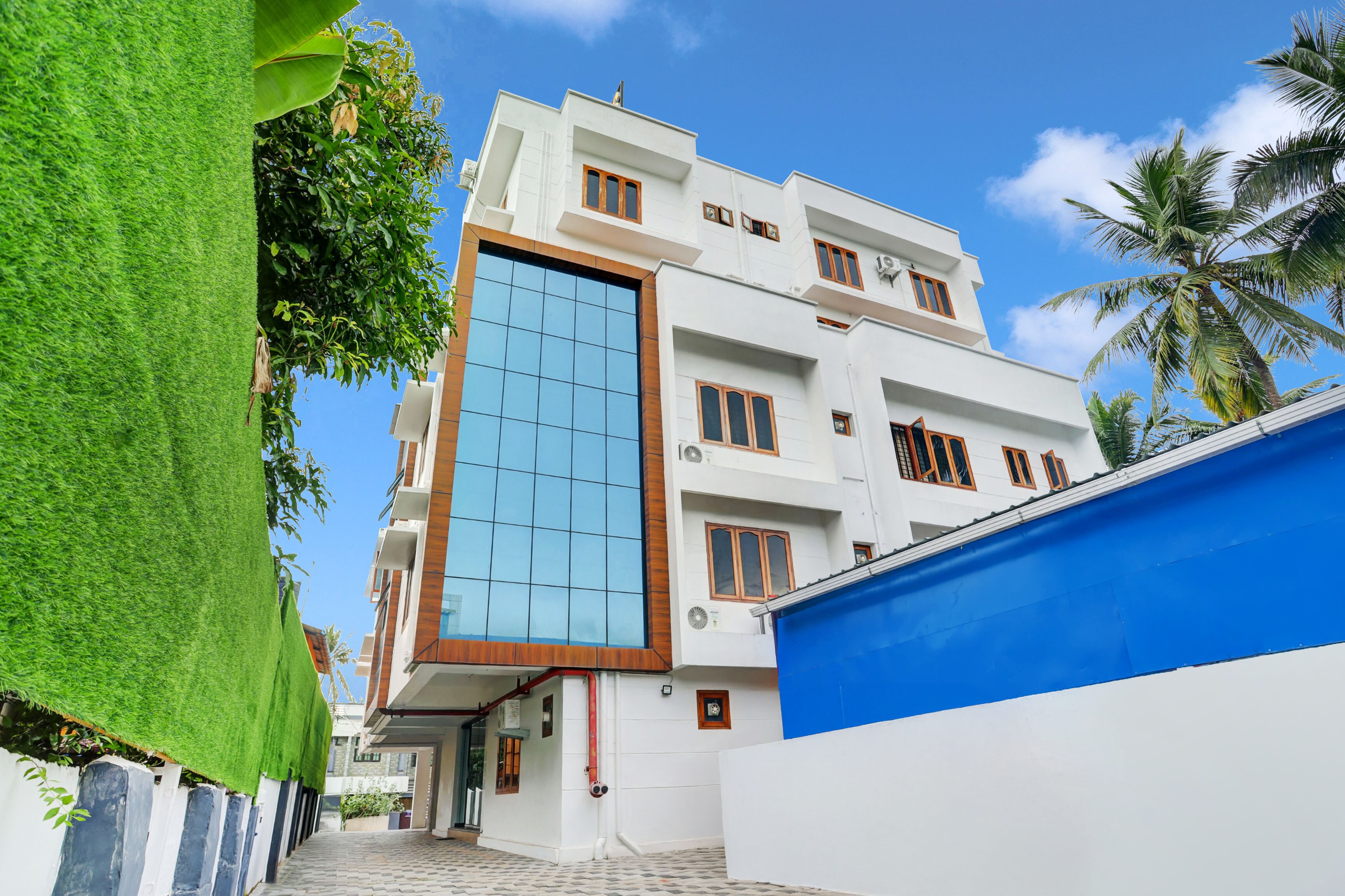 Super Hotel O Tech Residency Hotel Thiruvananthapuram - Reviews, Photos & Offer