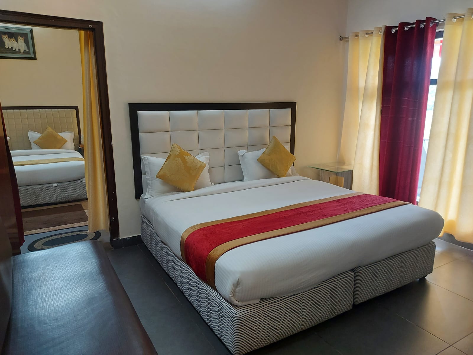 Vaapi Comfort Inn (A Unit Of SAM Hotels) 𝗕𝗢𝗢𝗞 Naukuchiatal Hotel 𝘄𝗶𝘁𝗵 ...