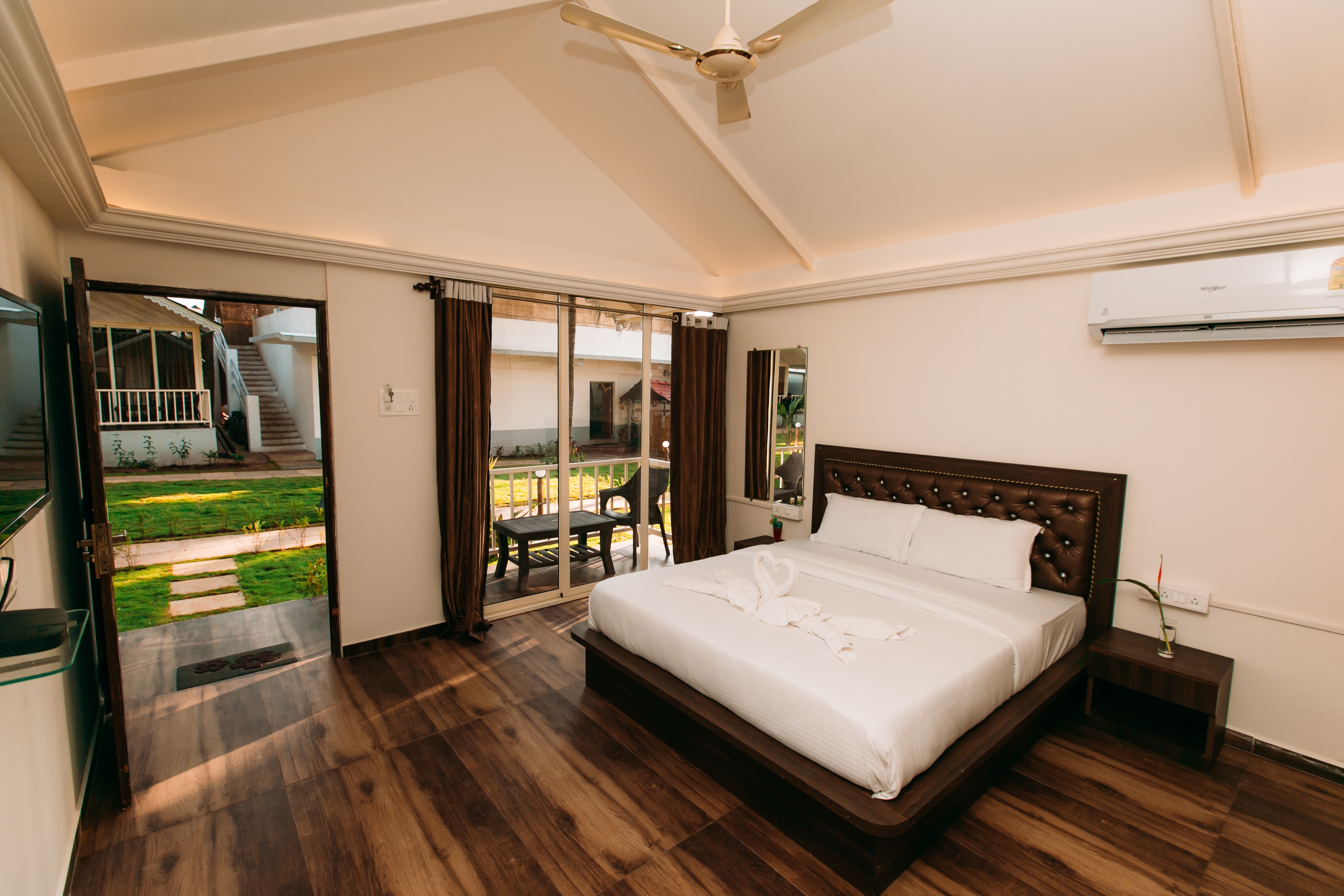SUNSET WAVES RESORT 𝗕𝗢𝗢𝗞 Goa Resort 𝘄𝗶𝘁𝗵 ₹𝟬 𝗣𝗔𝗬𝗠𝗘𝗡𝗧