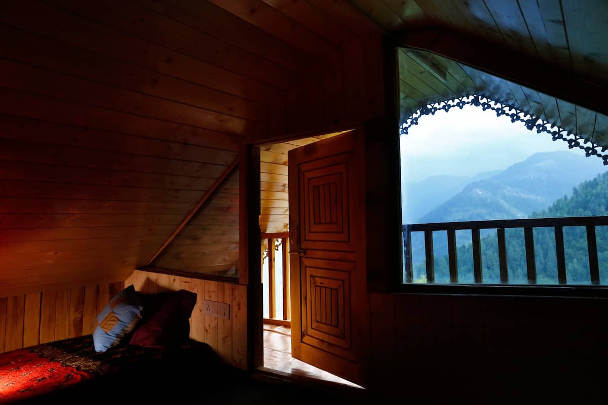 Pine Wood Tree House Tandi 𝗕𝗢𝗢𝗞 Jibhi Homestay 𝘄𝗶𝘁𝗵 𝗙𝗥𝗘𝗘 𝗖𝗮𝗻𝗰𝗲𝗹𝗹𝗮𝘁𝗶𝗼𝗻