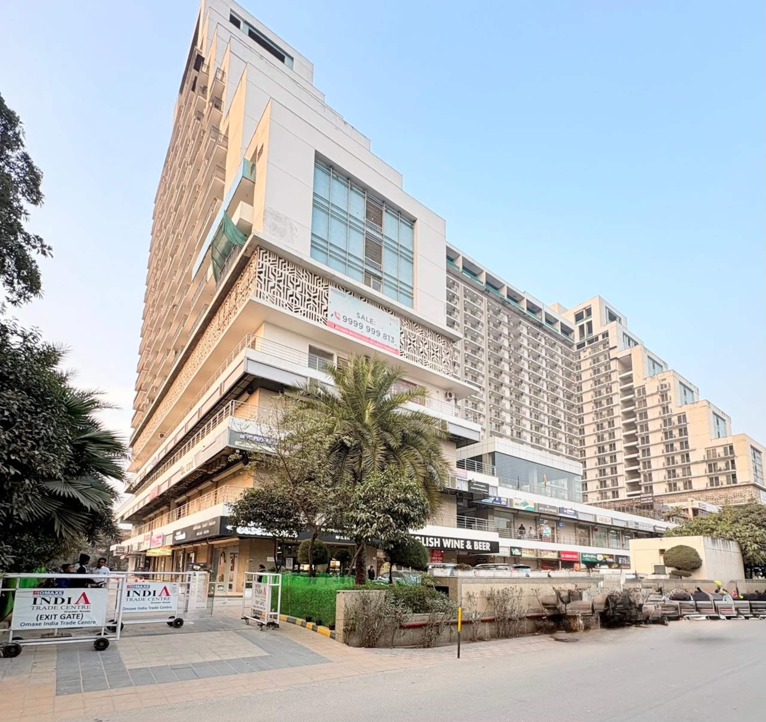 Trovero Suites Trade Center XL Near Expo Mart 𝗕𝗢𝗢𝗞 Noida Apartment