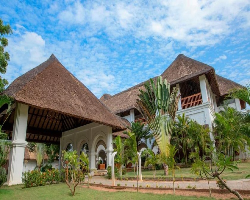 Le Pondy Beach and Lake Resort Best Rates on Pondicherry Hotel Deals ...