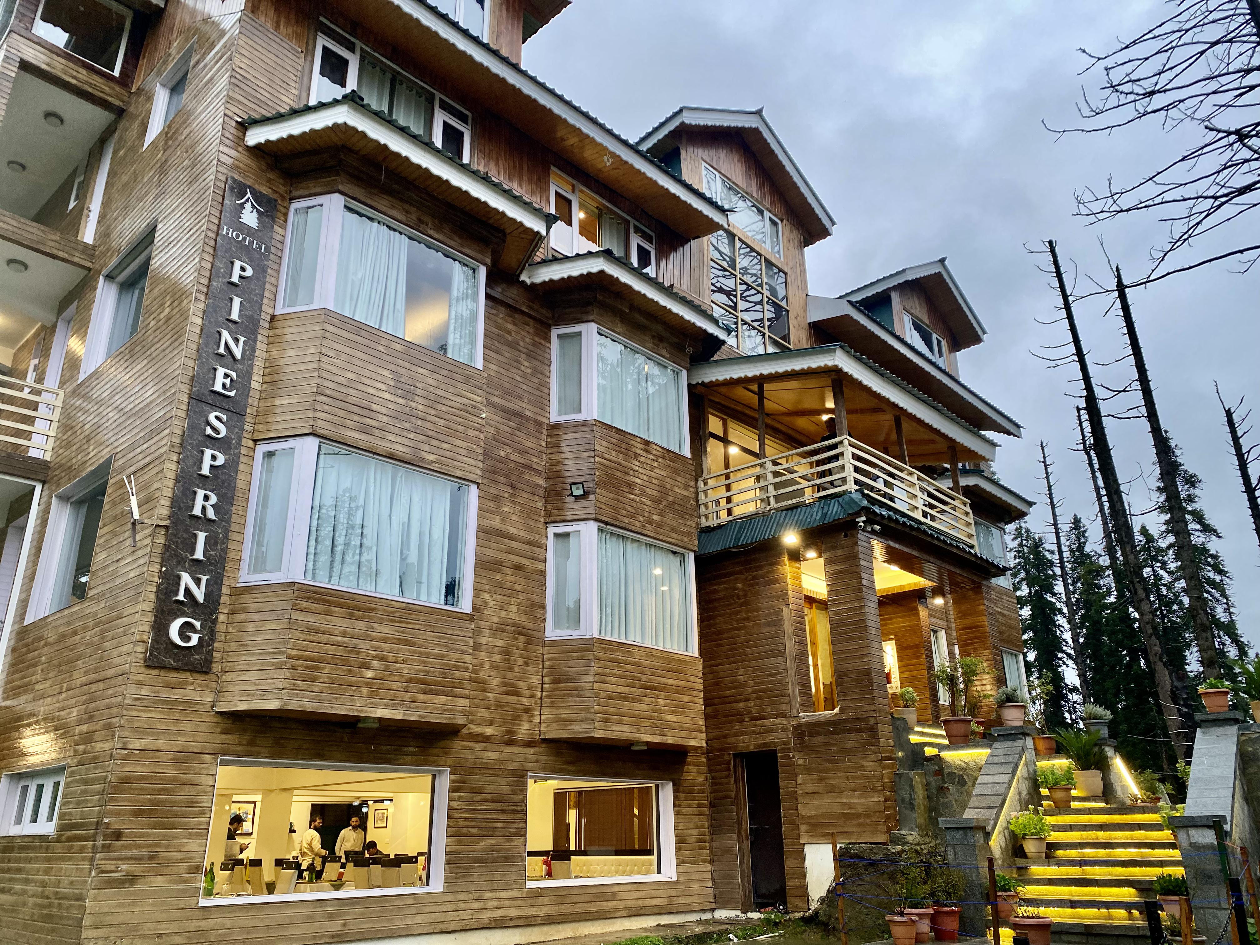 Pine Spring Resort Gulmarg 𝗕𝗢𝗢𝗞 Gulmarg Hotel 𝘄𝗶𝘁𝗵 𝗙𝗥𝗘𝗘 𝗖𝗮𝗻𝗰𝗲𝗹𝗹𝗮𝘁𝗶𝗼𝗻