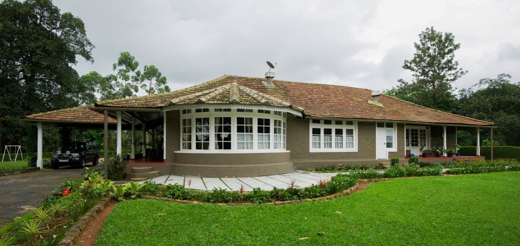 Sirukundra Bungalow | Rooms in a Villa | Valparai Farm House BOOK @ ₹1