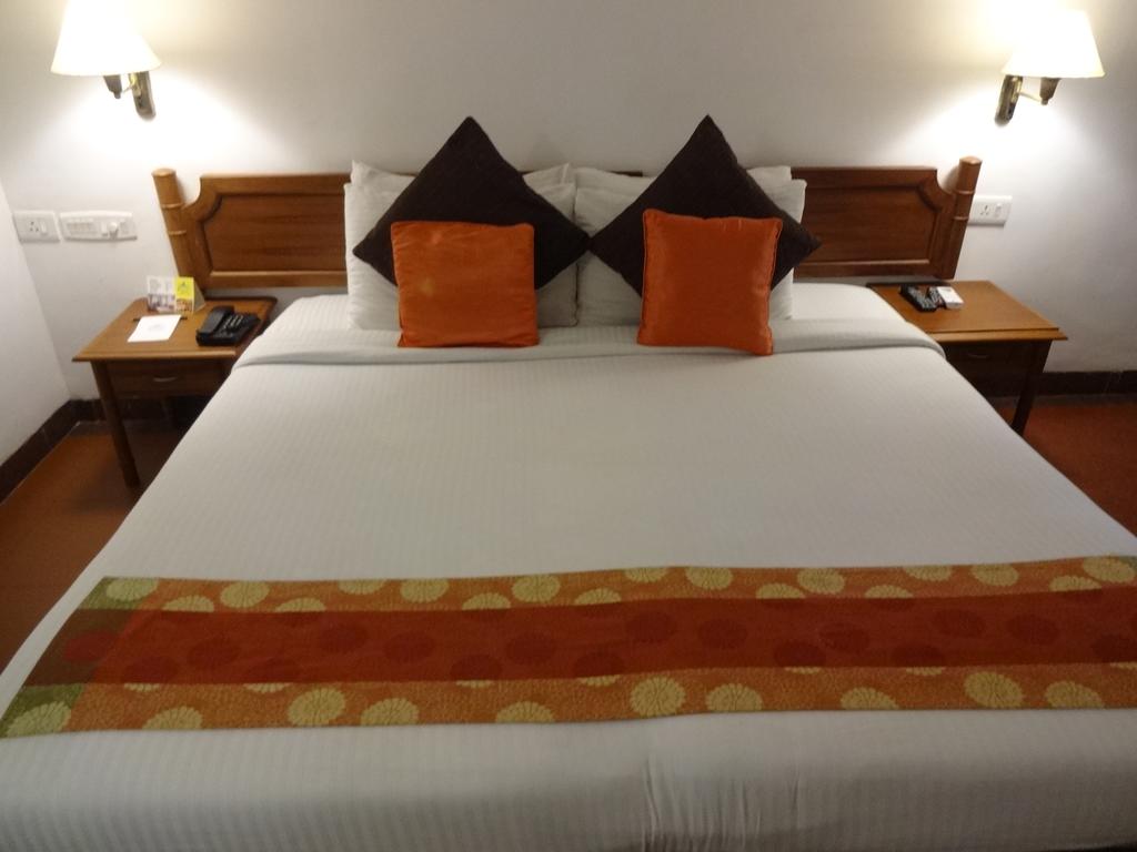 Backwater Ripples Kumarakom Resort Price, Address & Reviews