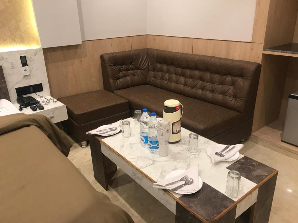 Hotel Shane Avadh 𝗕𝗢𝗢𝗞 Ayodhya Hotel 𝘄𝗶𝘁𝗵 𝗙𝗥𝗘𝗘 𝗖𝗮𝗻𝗰𝗲𝗹𝗹𝗮𝘁𝗶𝗼𝗻