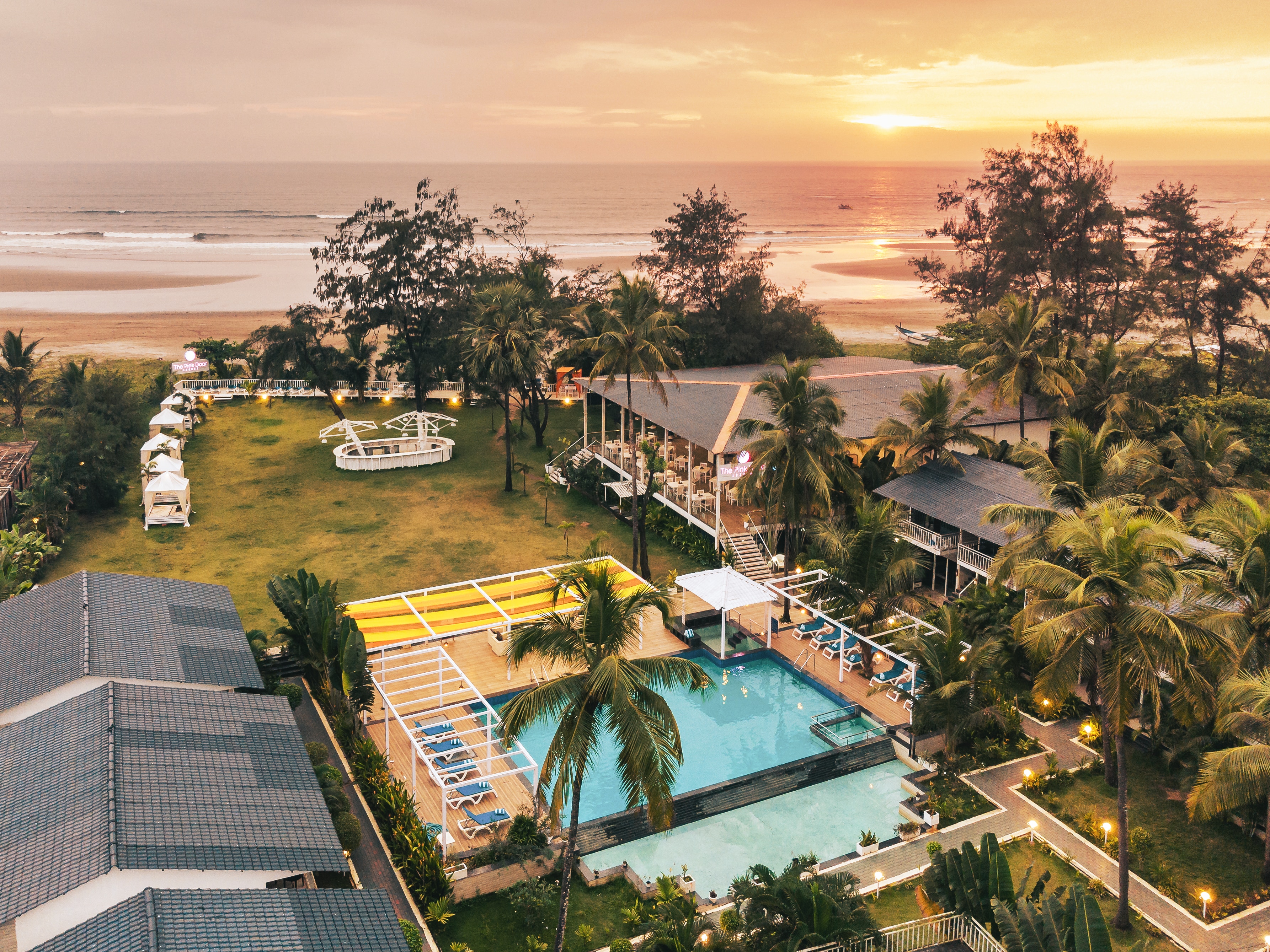 DALLAS BEACH RESORT GOA 𝗕𝗢𝗢𝗞 Goa Resort