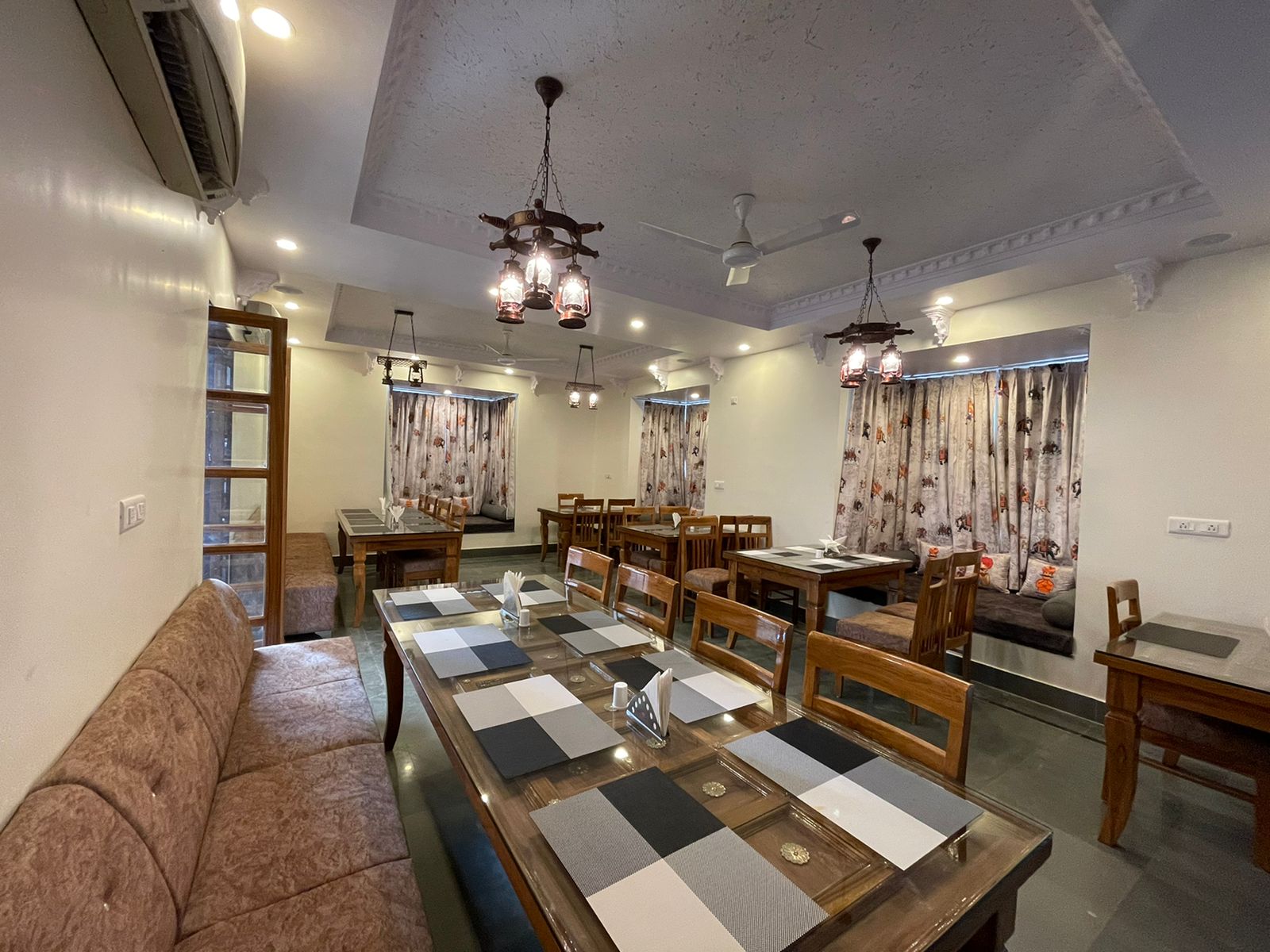 THE KUMBHA MAHAL RESORT Best Rates on Kumbhalgarh Hotel Deals, Reviews ...