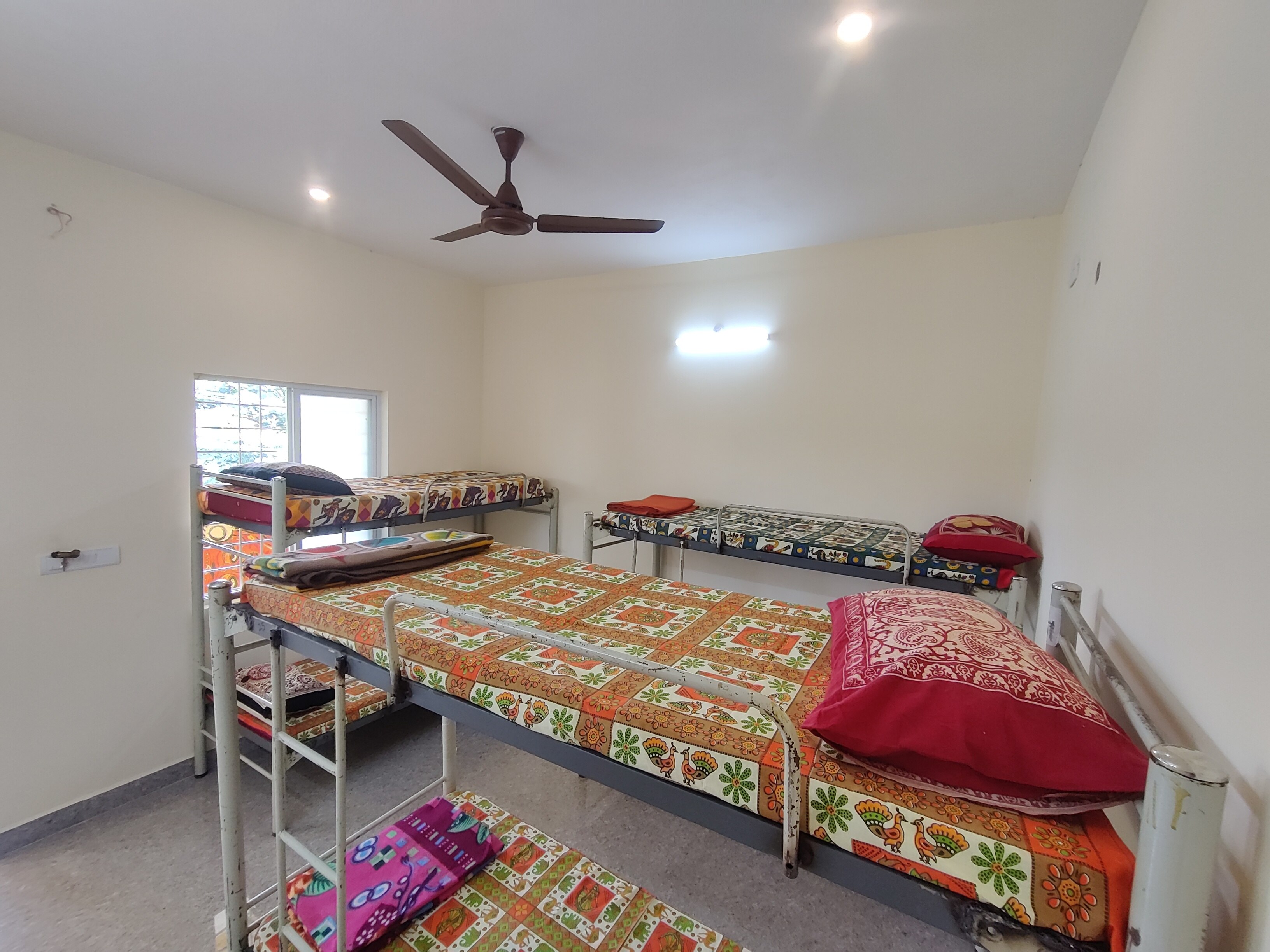 WoodPacker Hostel | Rooms & Dorms 𝗕𝗢𝗢𝗞 Auroville Hostel 𝘄𝗶𝘁𝗵 𝗙𝗥𝗘𝗘 ...