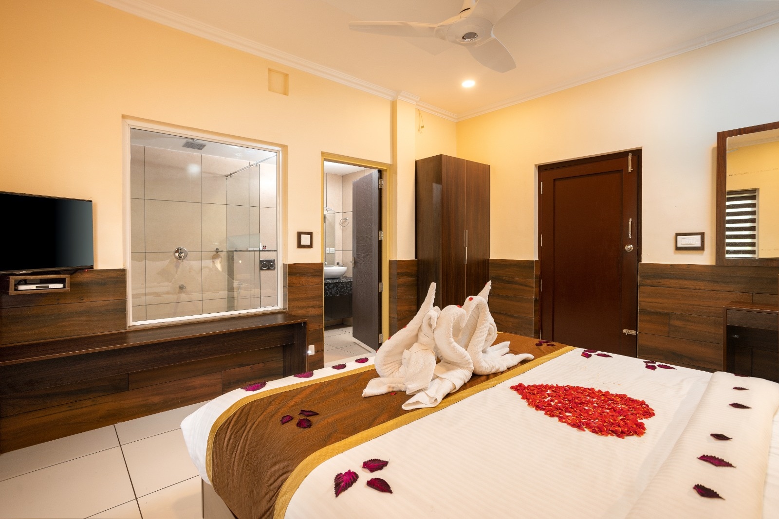 Star Emirates Luxury Resort And Spa 𝗕𝗢𝗢𝗞 Munnar Resort 𝘄𝗶𝘁𝗵 𝗙𝗥𝗘𝗘 ...